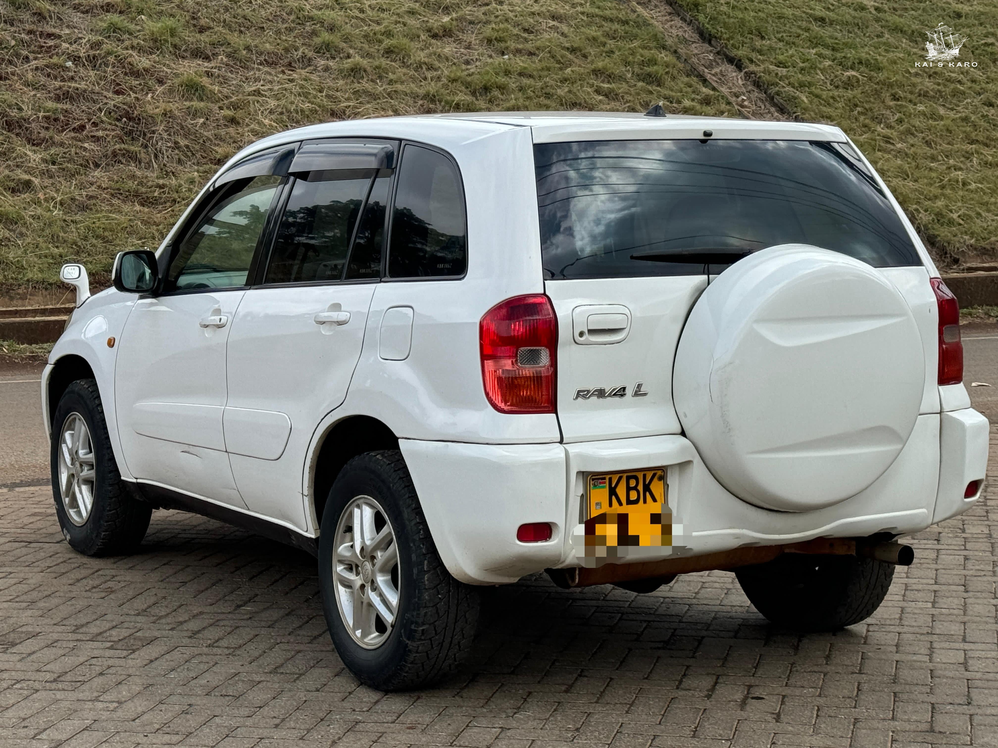 Toyota Rav4 original image, kaiandkaro.com