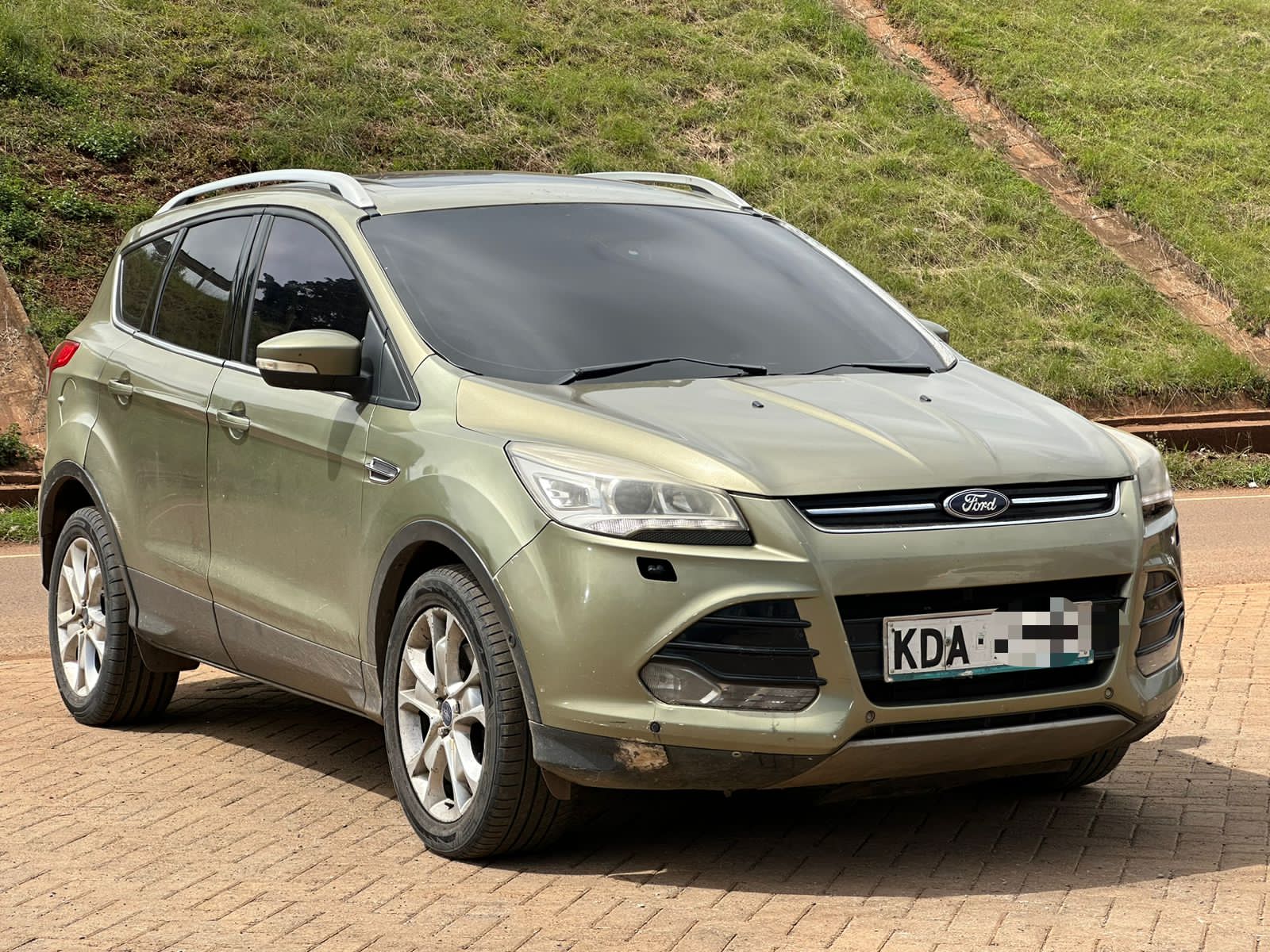 Ford Kuga Titanium original image, kaiandkaro.com