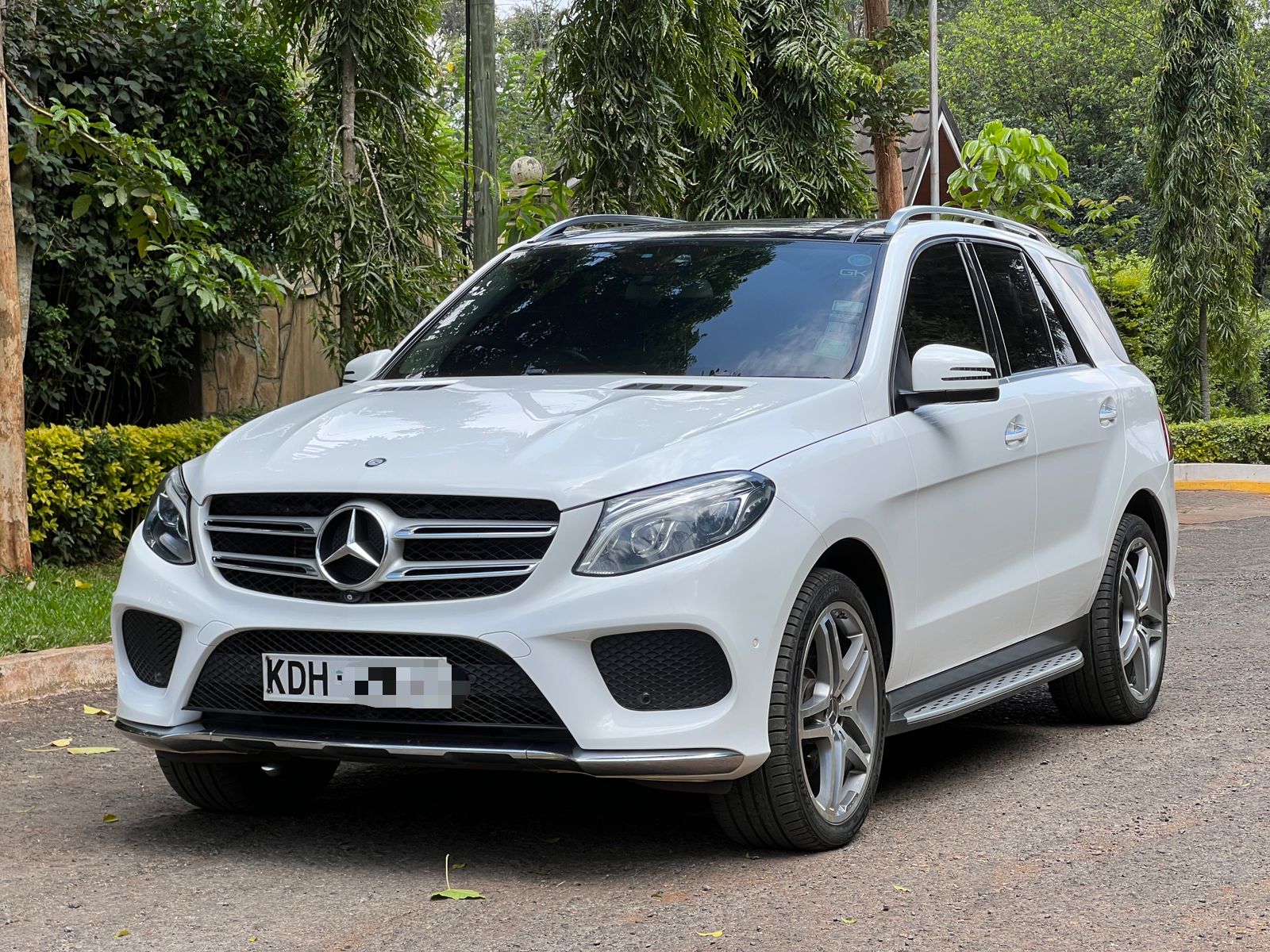 Mercedes Benz GLE 350d original image, kaiandkaro.com