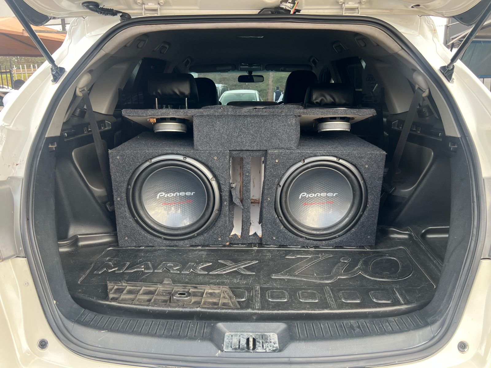 Toyota Mark X ZiO original image, kaiandkaro.com