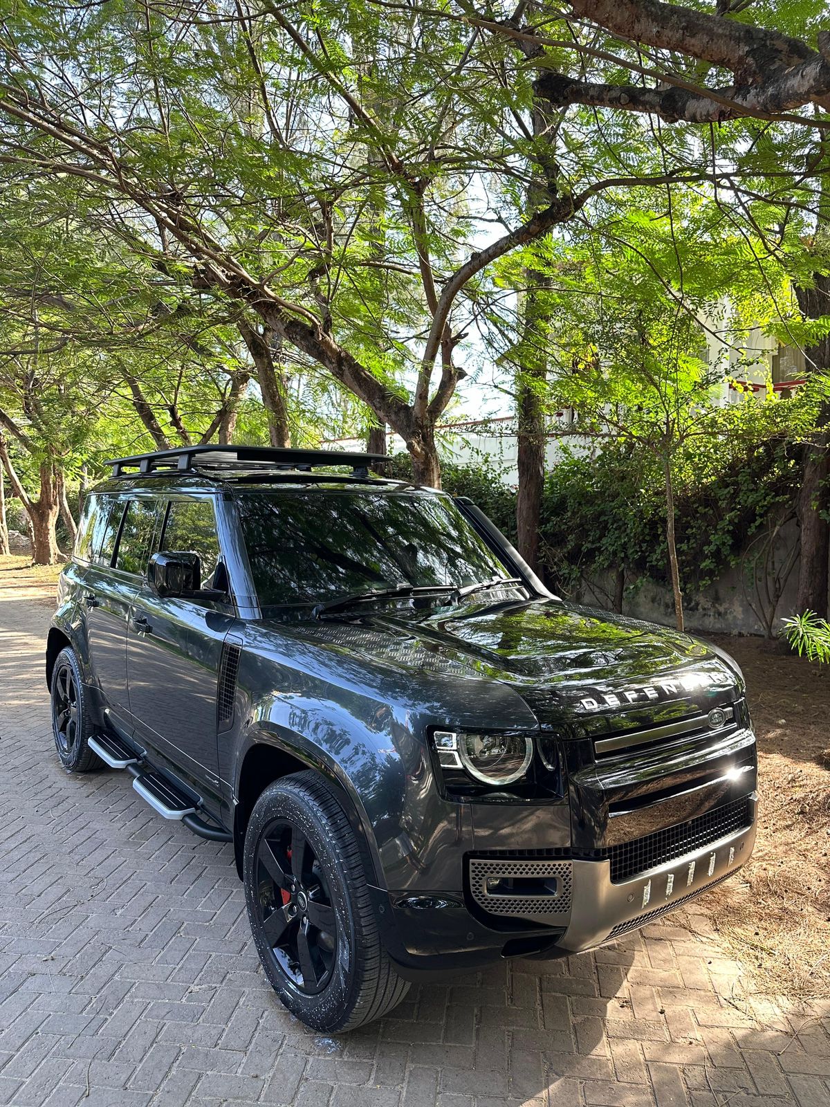 Landrover Defender 110 original image, kaiandkaro.com