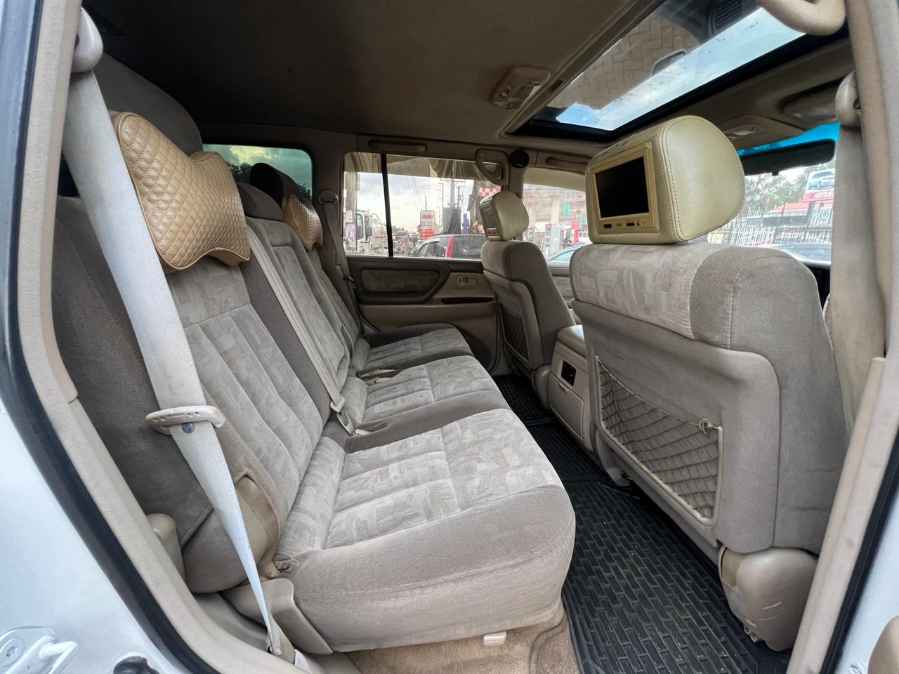 Landcruiser VX 100 series original image, kaiandkaro.com