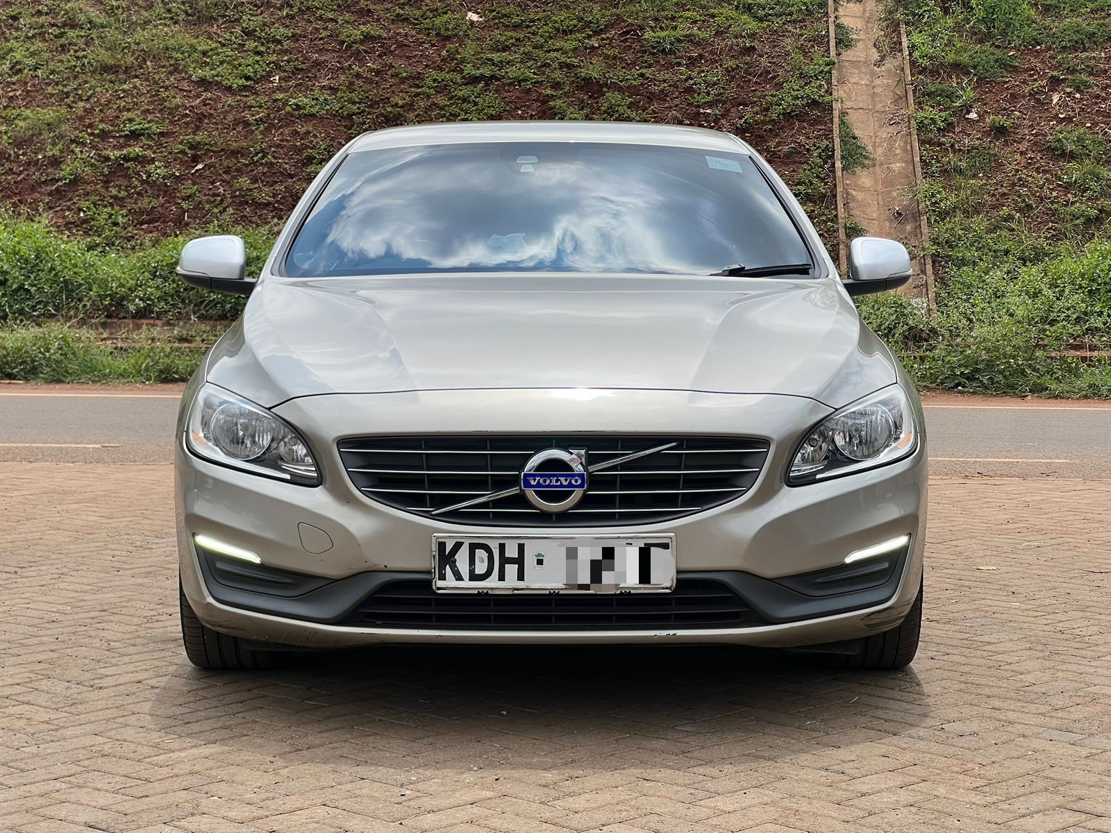 Volvo S60 D4 original image, kaiandkaro.com