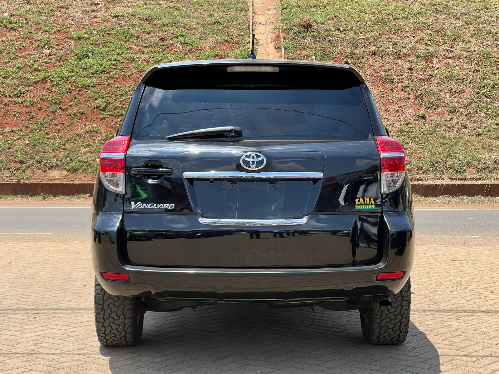 Toyota Vanguard original image, kaiandkaro.com