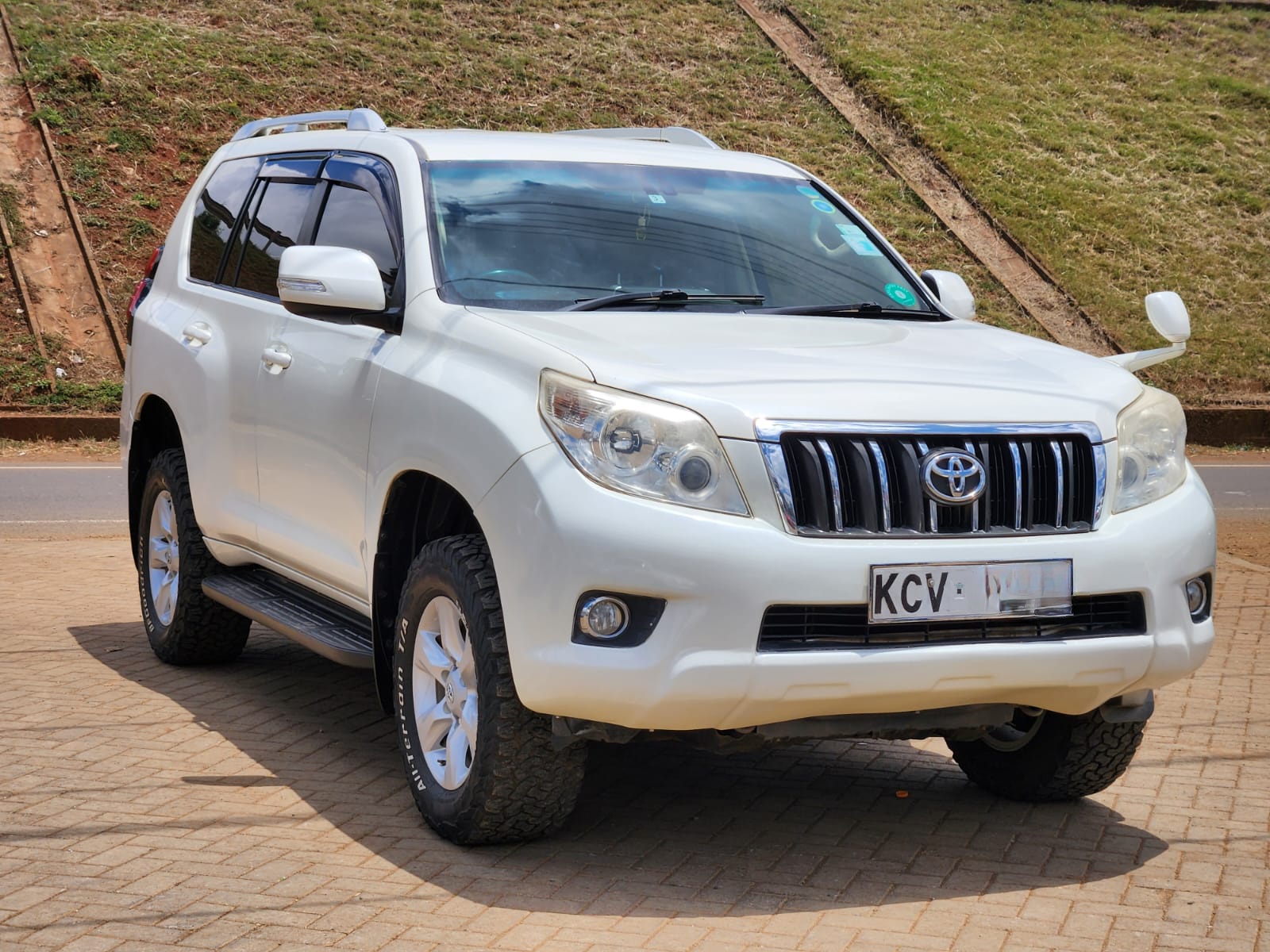 Toyota Prado TRJ150 original image, kaiandkaro.com