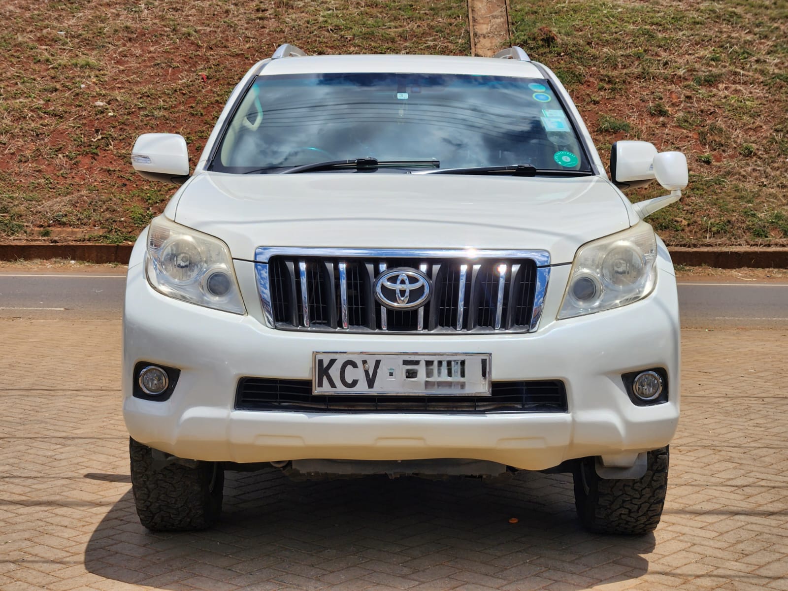 Toyota Prado TRJ150 original image, kaiandkaro.com