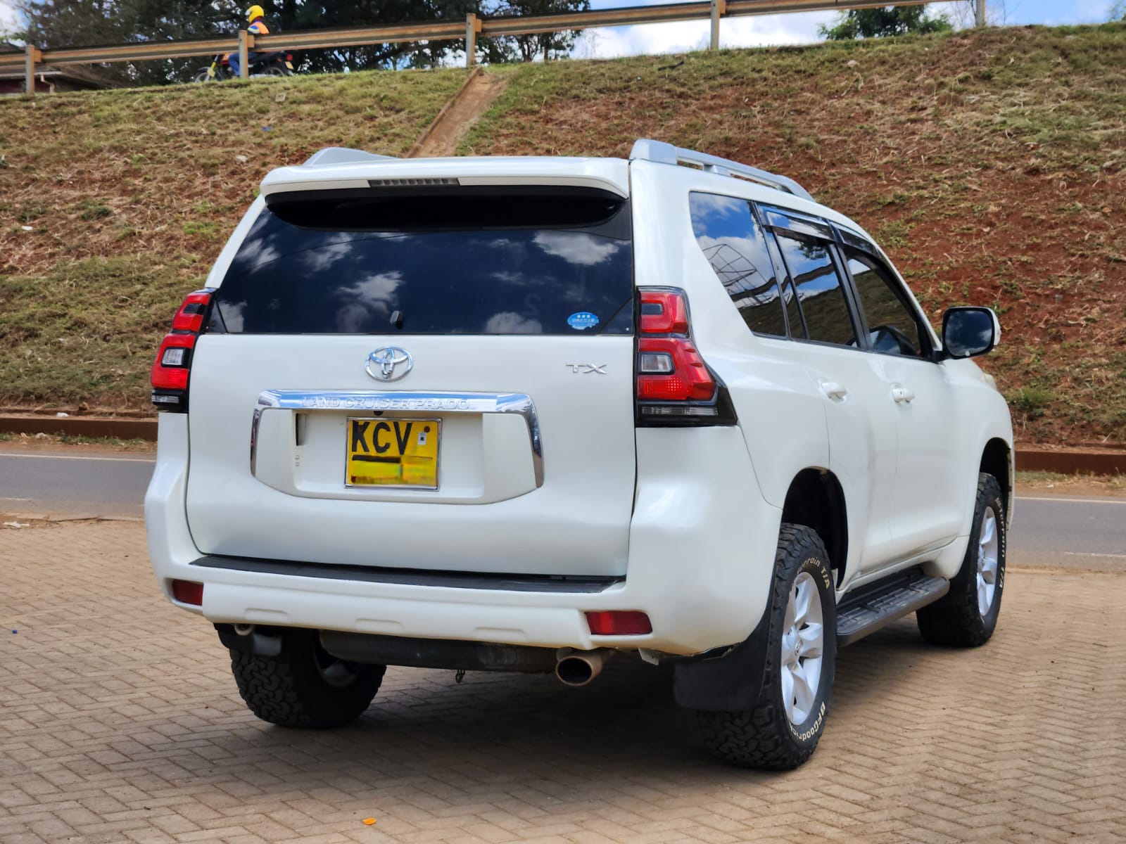 Toyota Prado TRJ150 original image, kaiandkaro.com