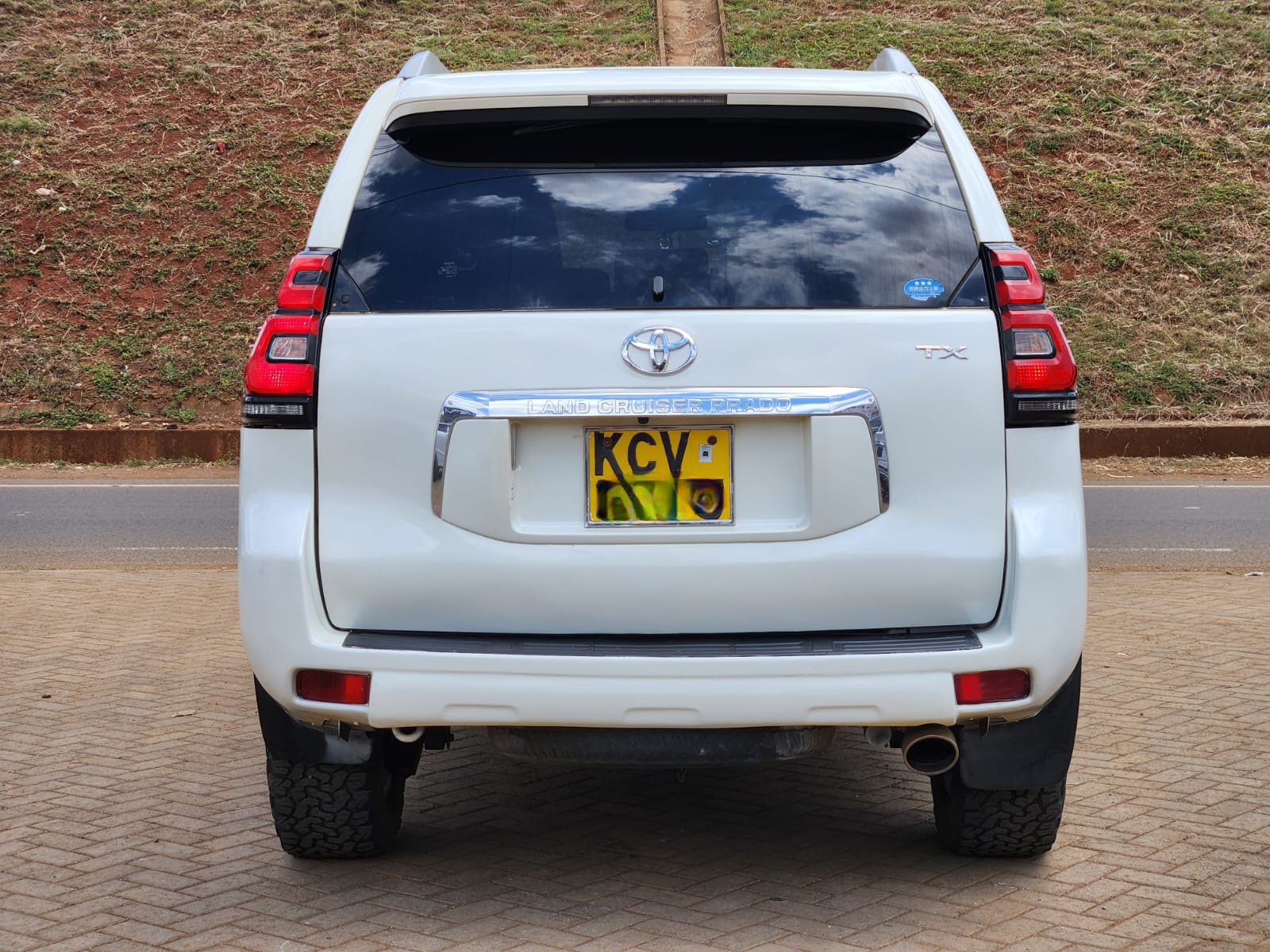 Toyota Prado TRJ150 original image, kaiandkaro.com