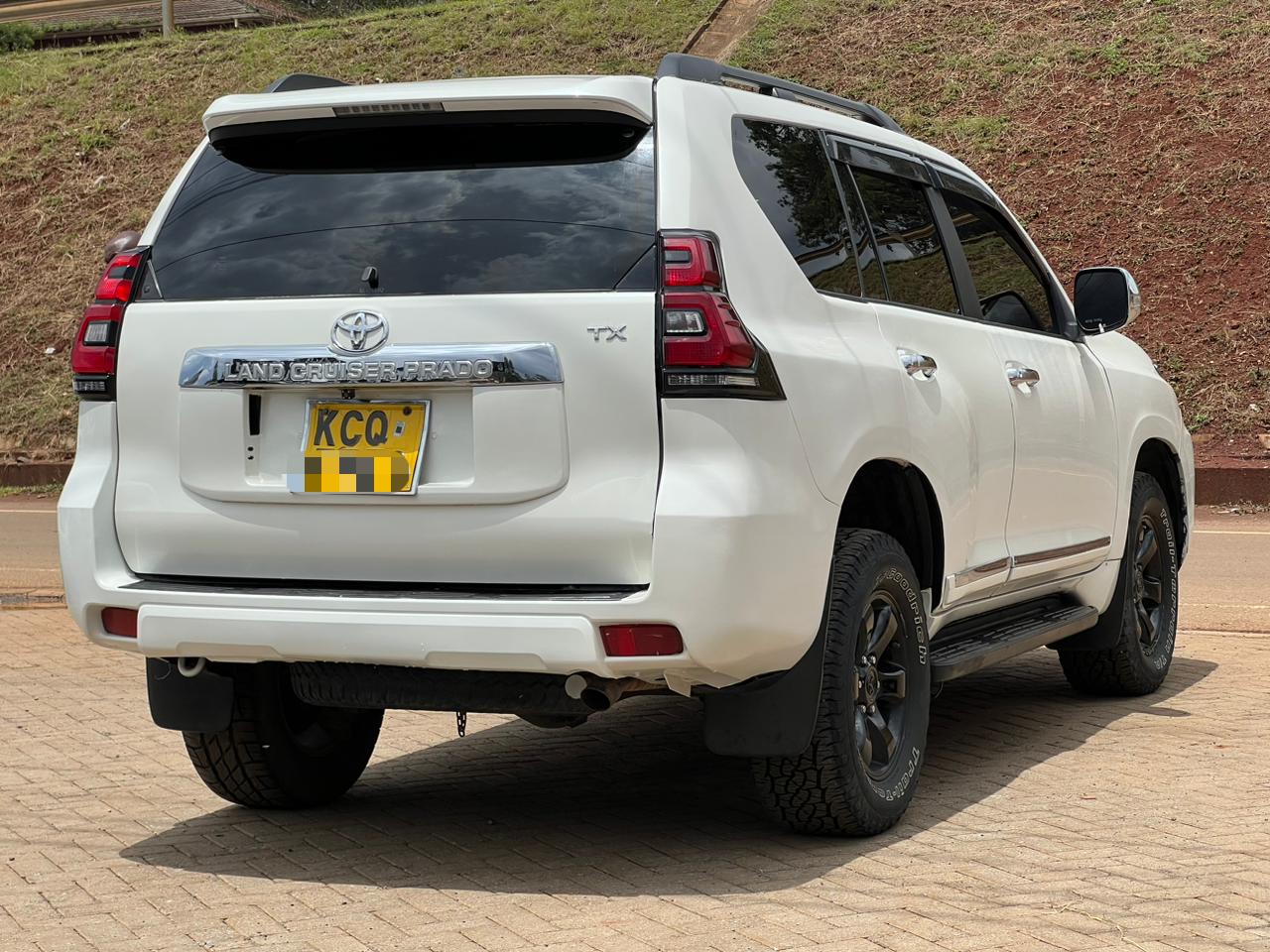 Toyota Prado TX "2TR-FE" original image, kaiandkaro.com