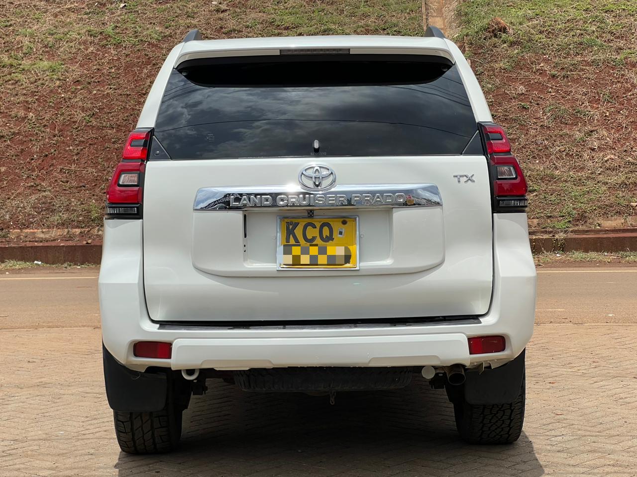 Toyota Prado TX "2TR-FE" original image, kaiandkaro.com