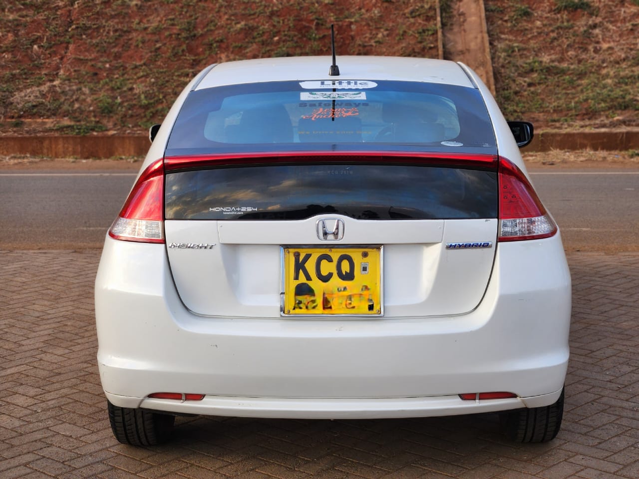 Honda Insight Hybrid original image, kaiandkaro.com