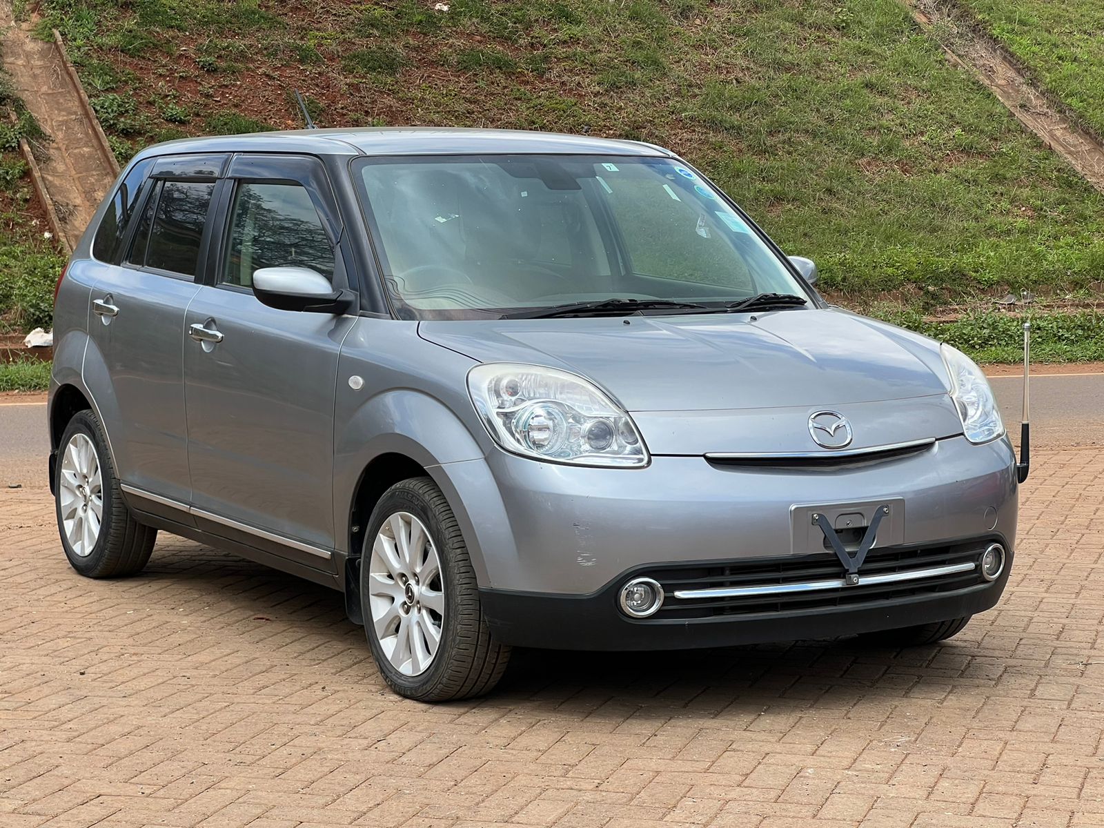 Mazda Verisa original image, kaiandkaro.com