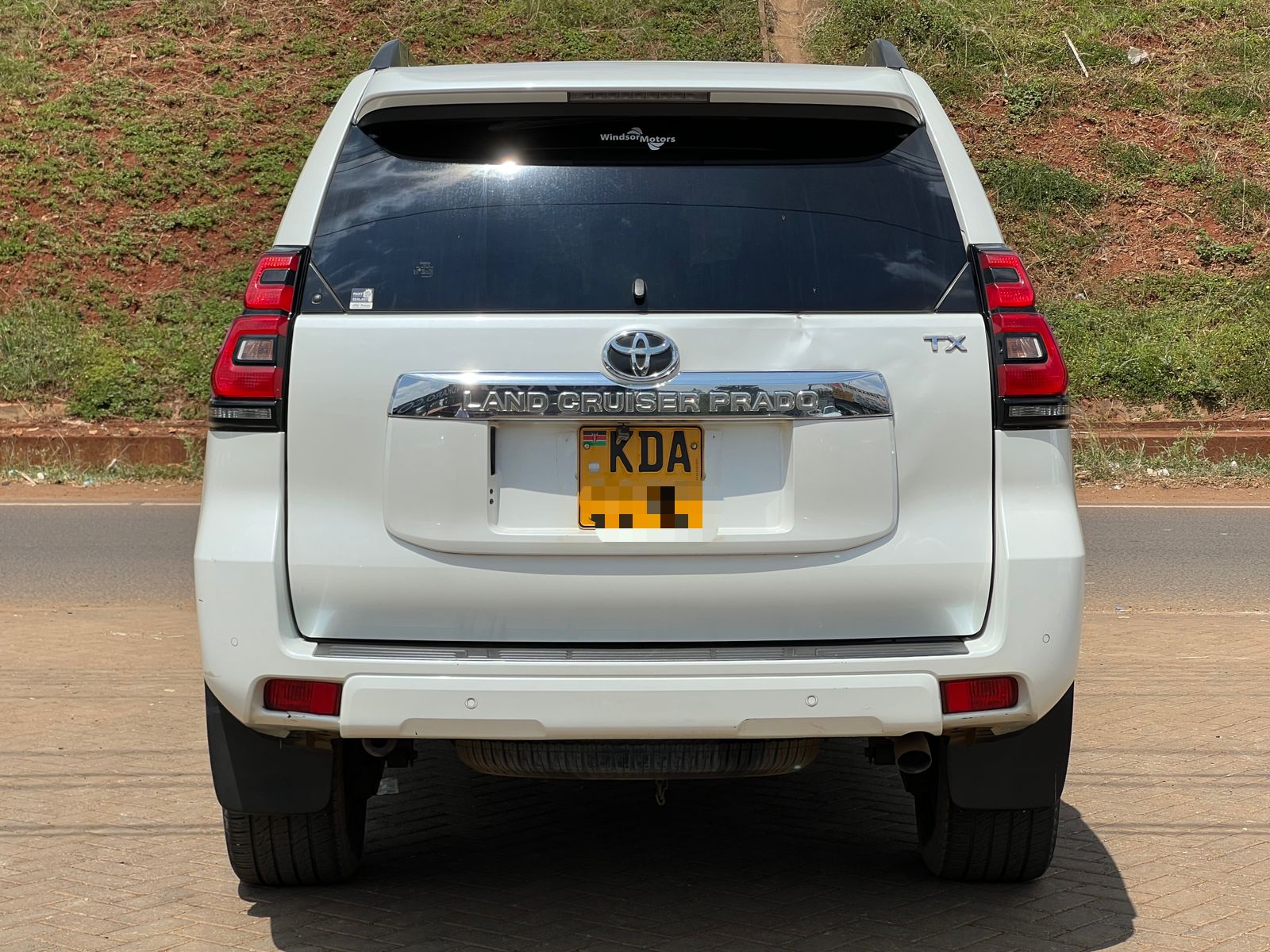 Toyota Landcruiser Prado TX GDJ150 / SUNROOF original image, kaiandkaro.com