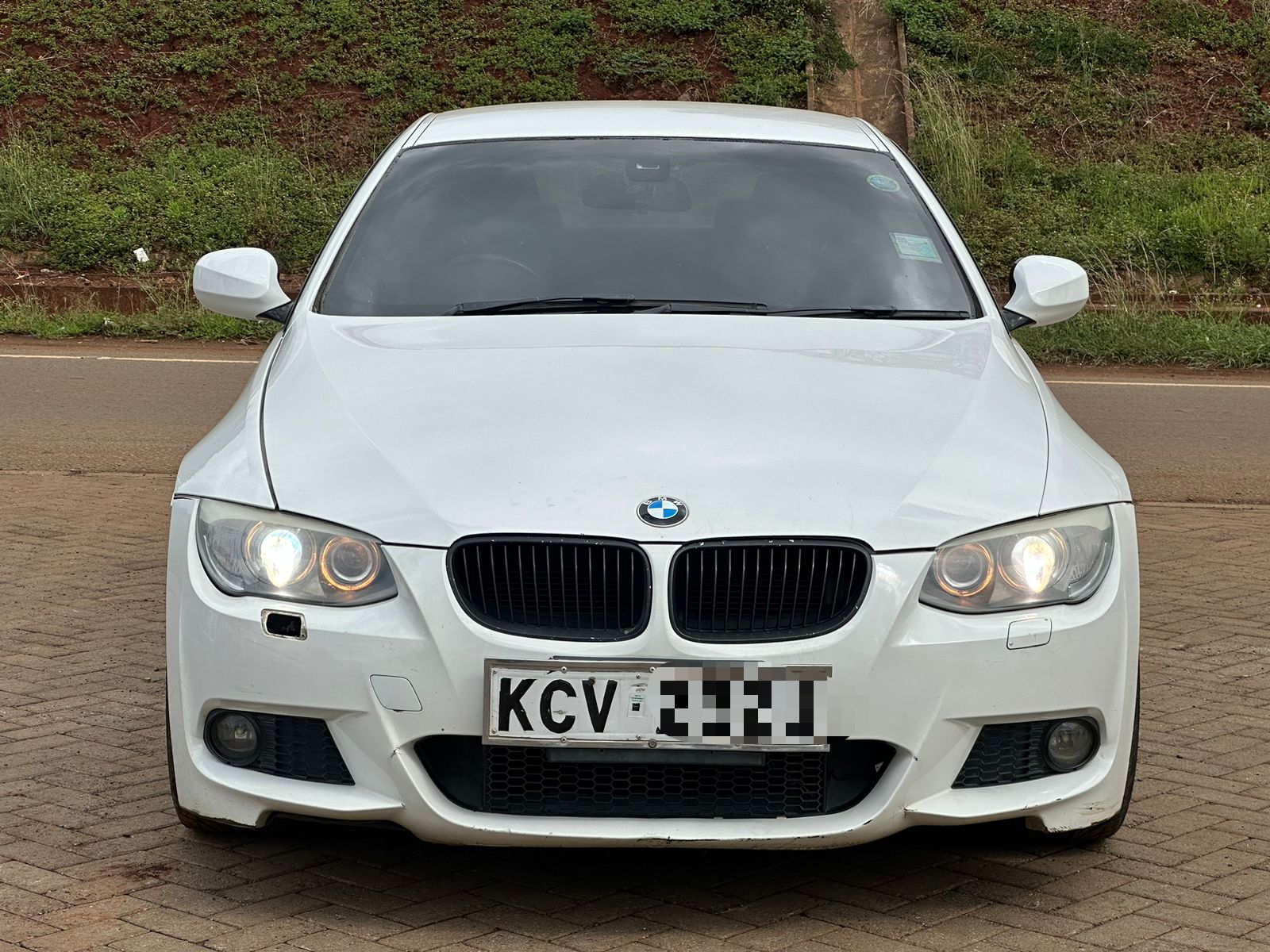 BMW 320i 'E92' Coupé original image, kaiandkaro.com