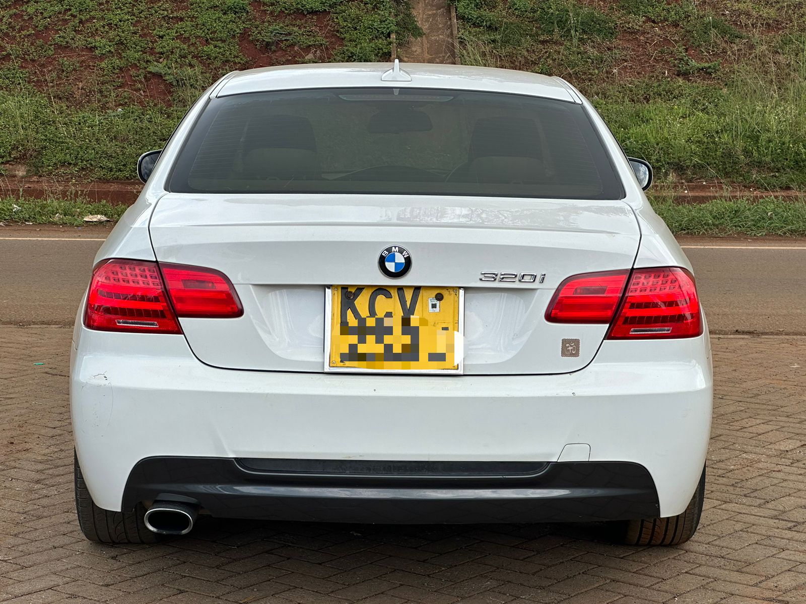 BMW 320i 'E92' Coupé original image, kaiandkaro.com