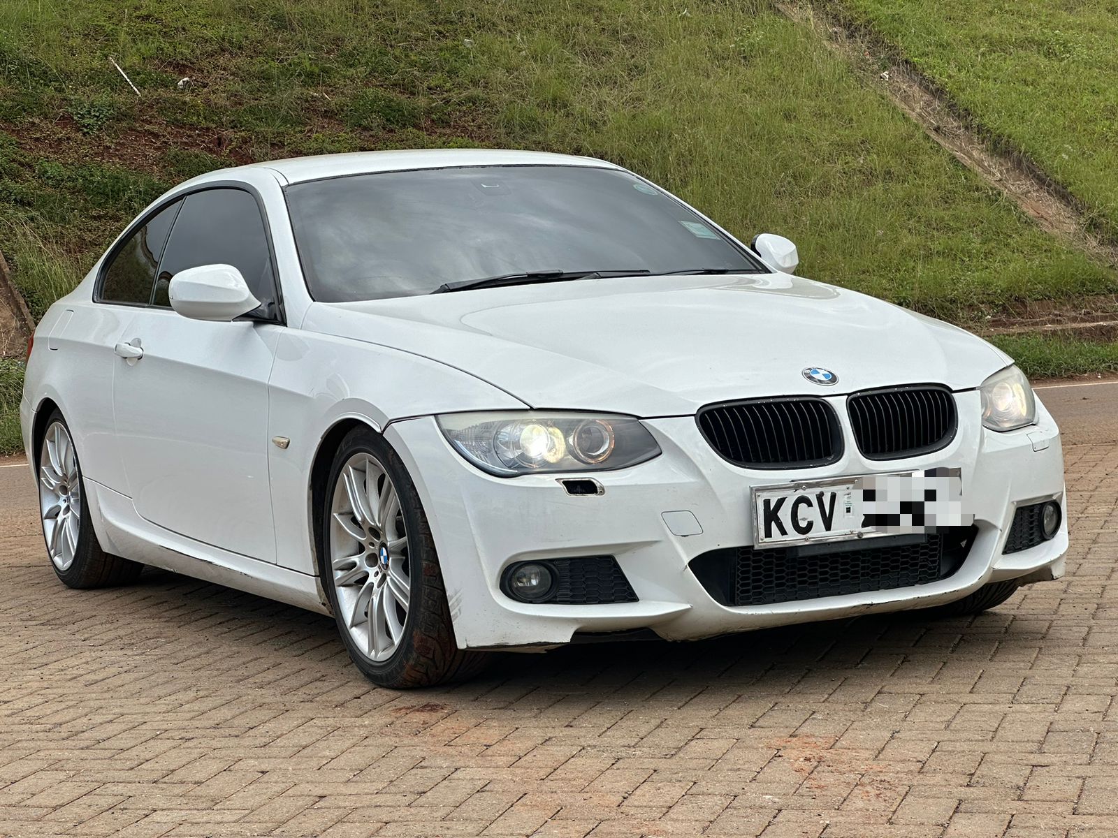 BMW 320i 'E92' Coupé original image, kaiandkaro.com