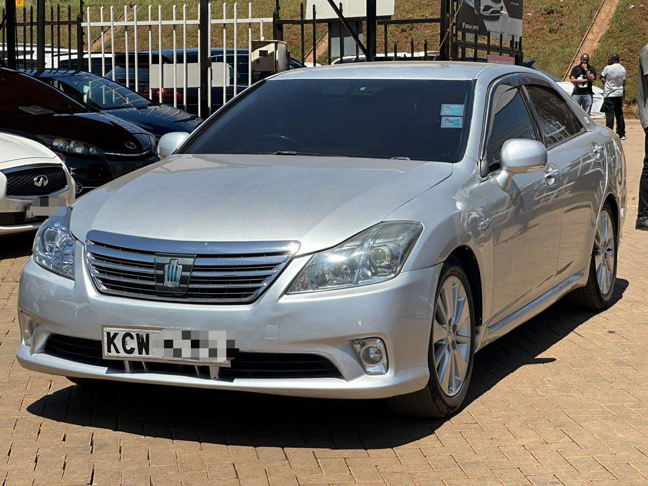 Toyota Crown 3.5L V6 Hybrid original image, kaiandkaro.com