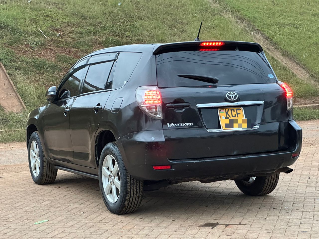 Toyota Vanguard / 7 Seater / SUNROOF original image, kaiandkaro.com