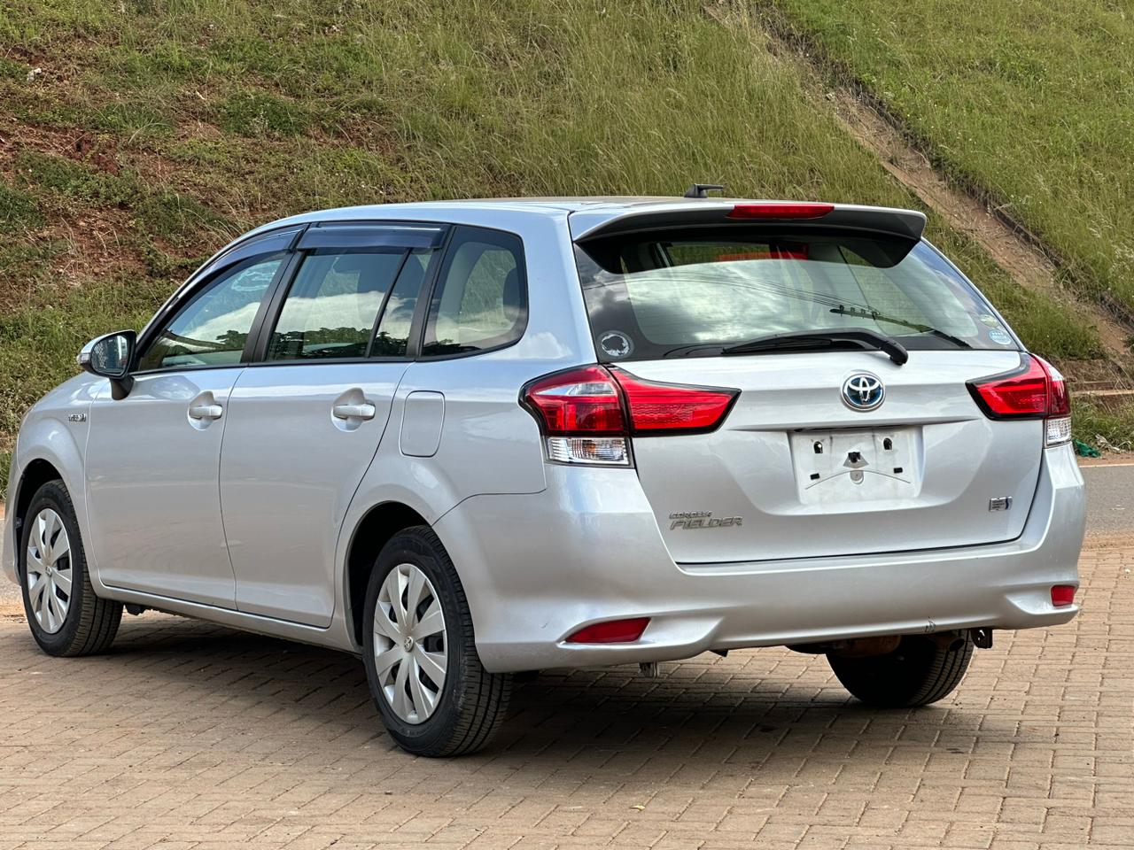 Toyota Fielder Hybrid original image, kaiandkaro.com