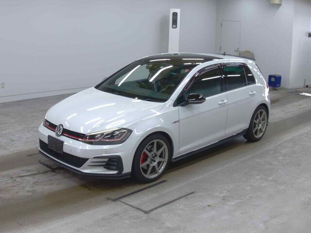 Volkswagen Golf GTI MK7.5 / SUNROOF original image, kaiandkaro.com