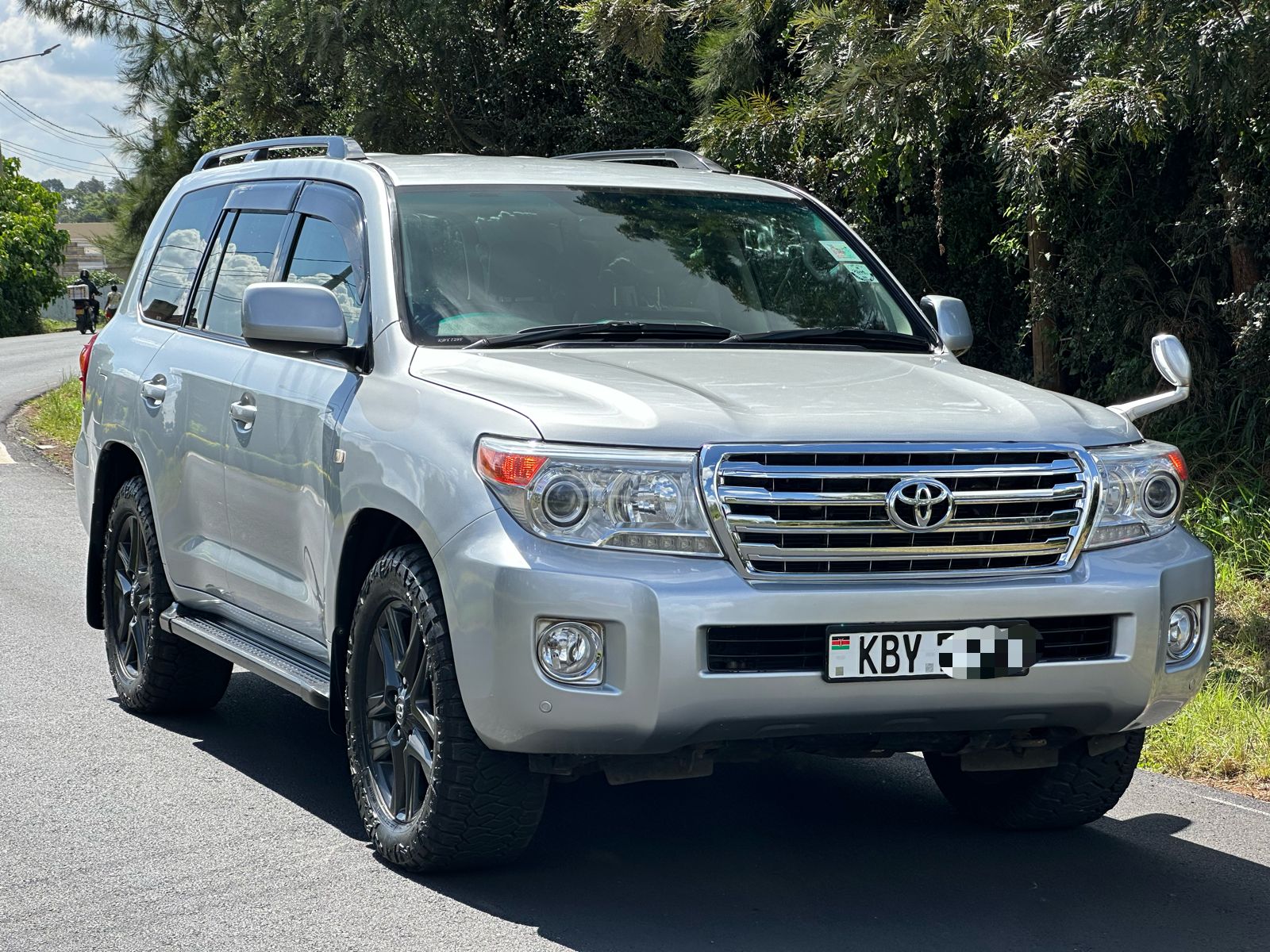 Toyota Landcruiser V8 '200 Series' original image, kaiandkaro.com