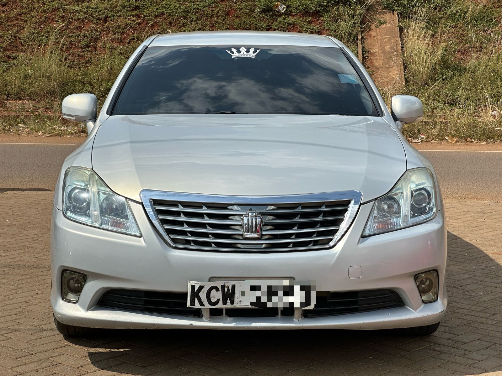 Toyota Crown Royal Saloon i-Four original image, kaiandkaro.com