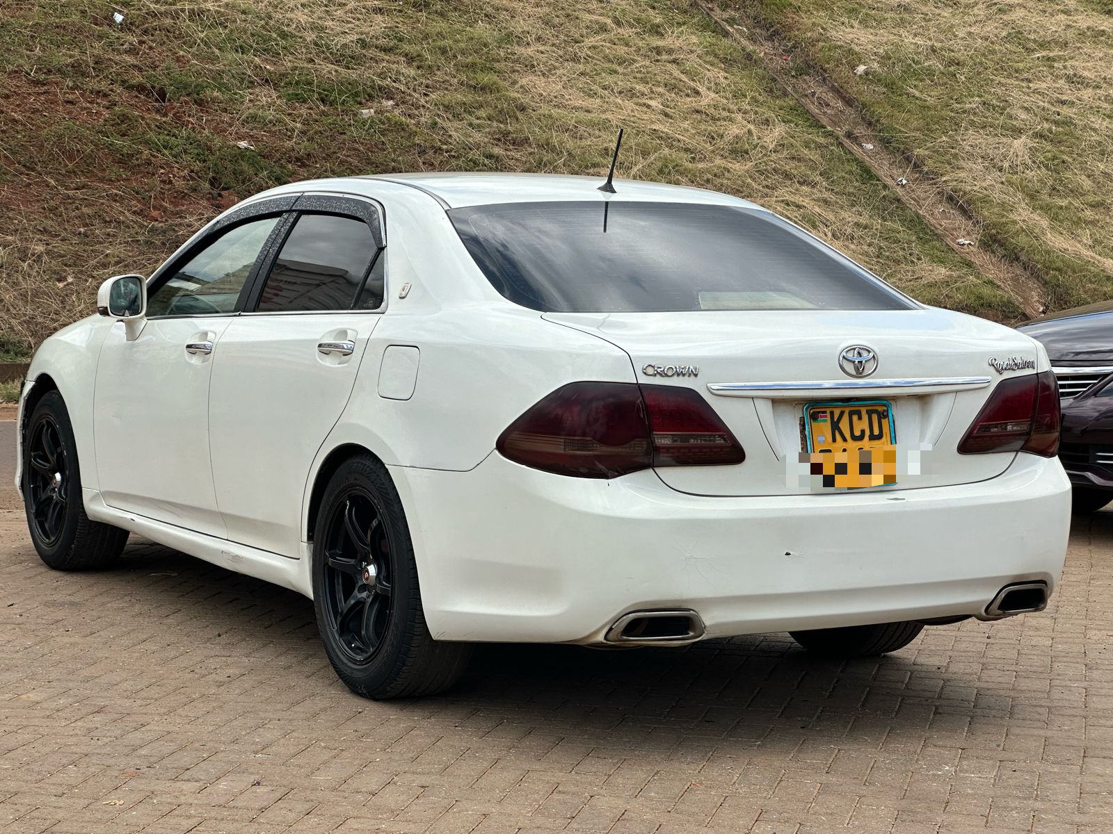 Toyota Crown Royal Saloon original image, kaiandkaro.com