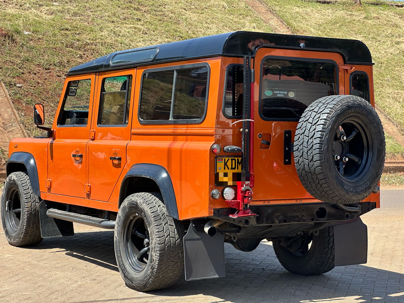 Landrover Defender 110 original image, kaiandkaro.com