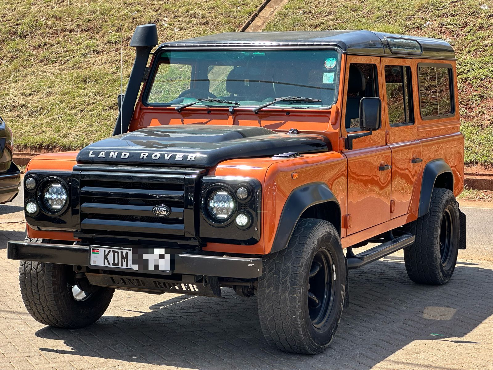 Landrover Defender 110 original image, kaiandkaro.com