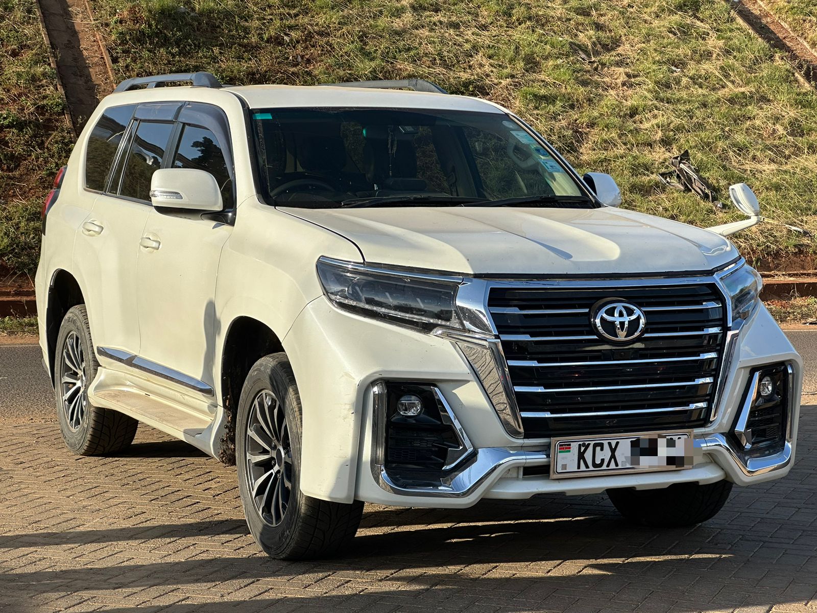 Toyota Landcruiser Prado TX 'TRJ150' original image, kaiandkaro.com