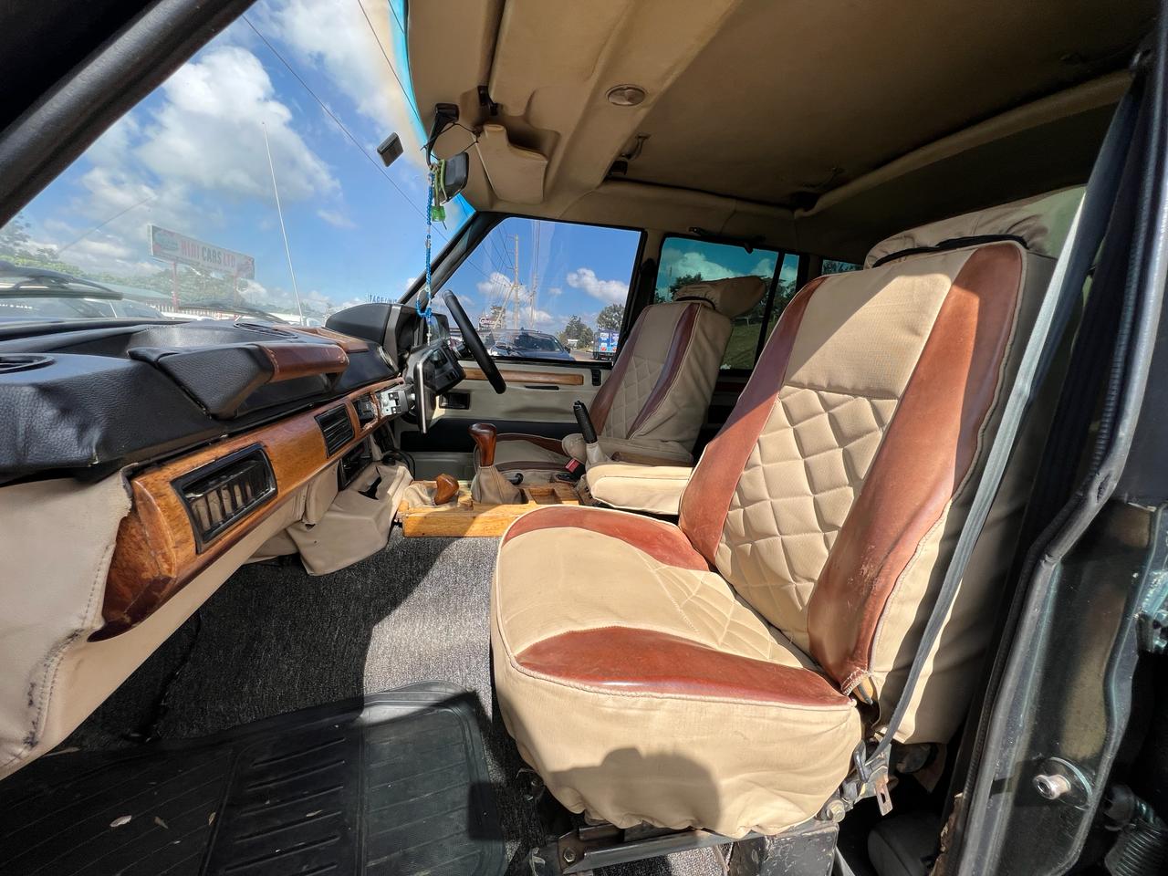 Range Rover Classic 3.5L V8 original image, kaiandkaro.com