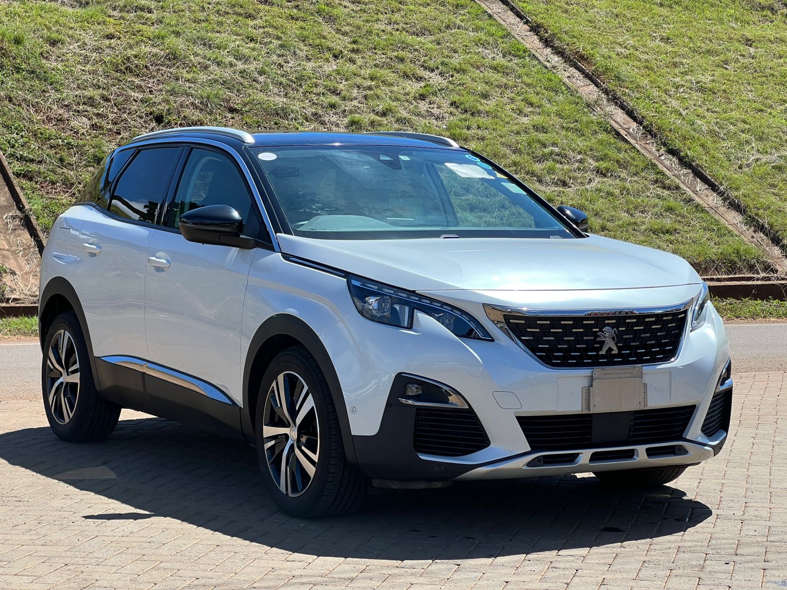 Peugeot 3008 original image, kaiandkaro.com