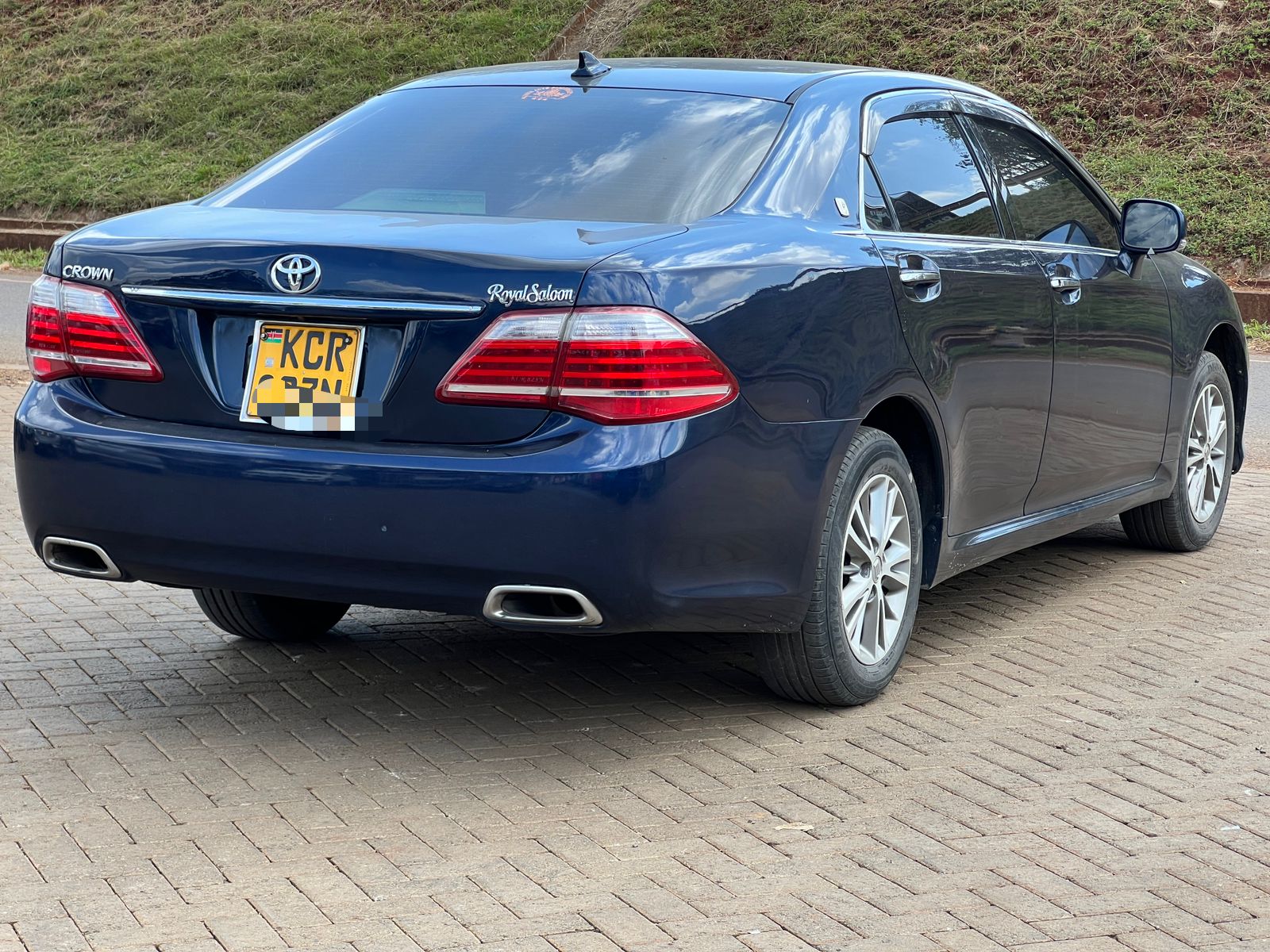 Toyota Crown Royal Saloon original image, kaiandkaro.com