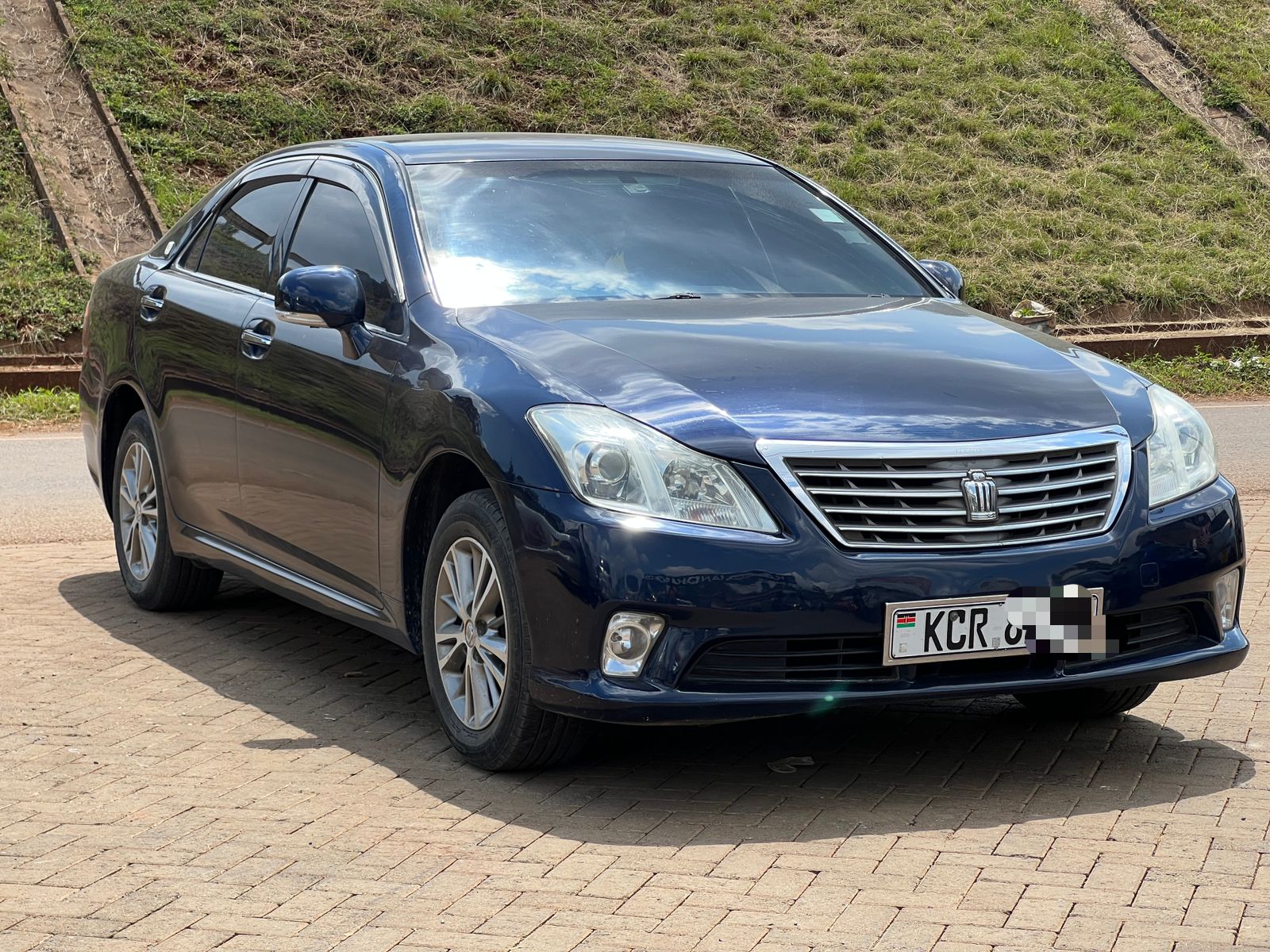 Toyota Crown Royal Saloon original image, kaiandkaro.com