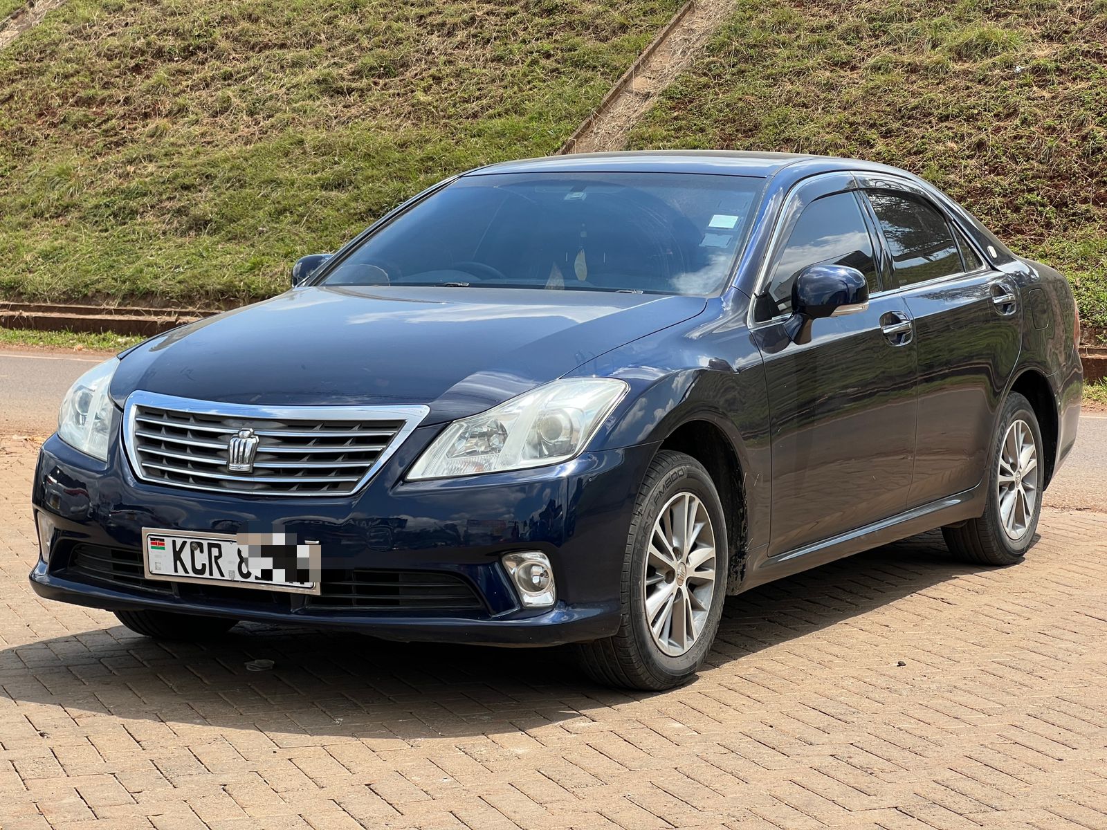 Toyota Crown Royal Saloon original image, kaiandkaro.com