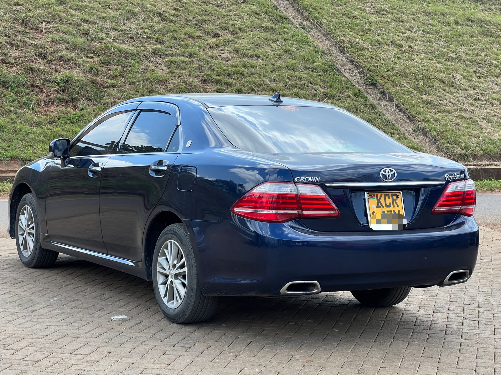 Toyota Crown Royal Saloon original image, kaiandkaro.com