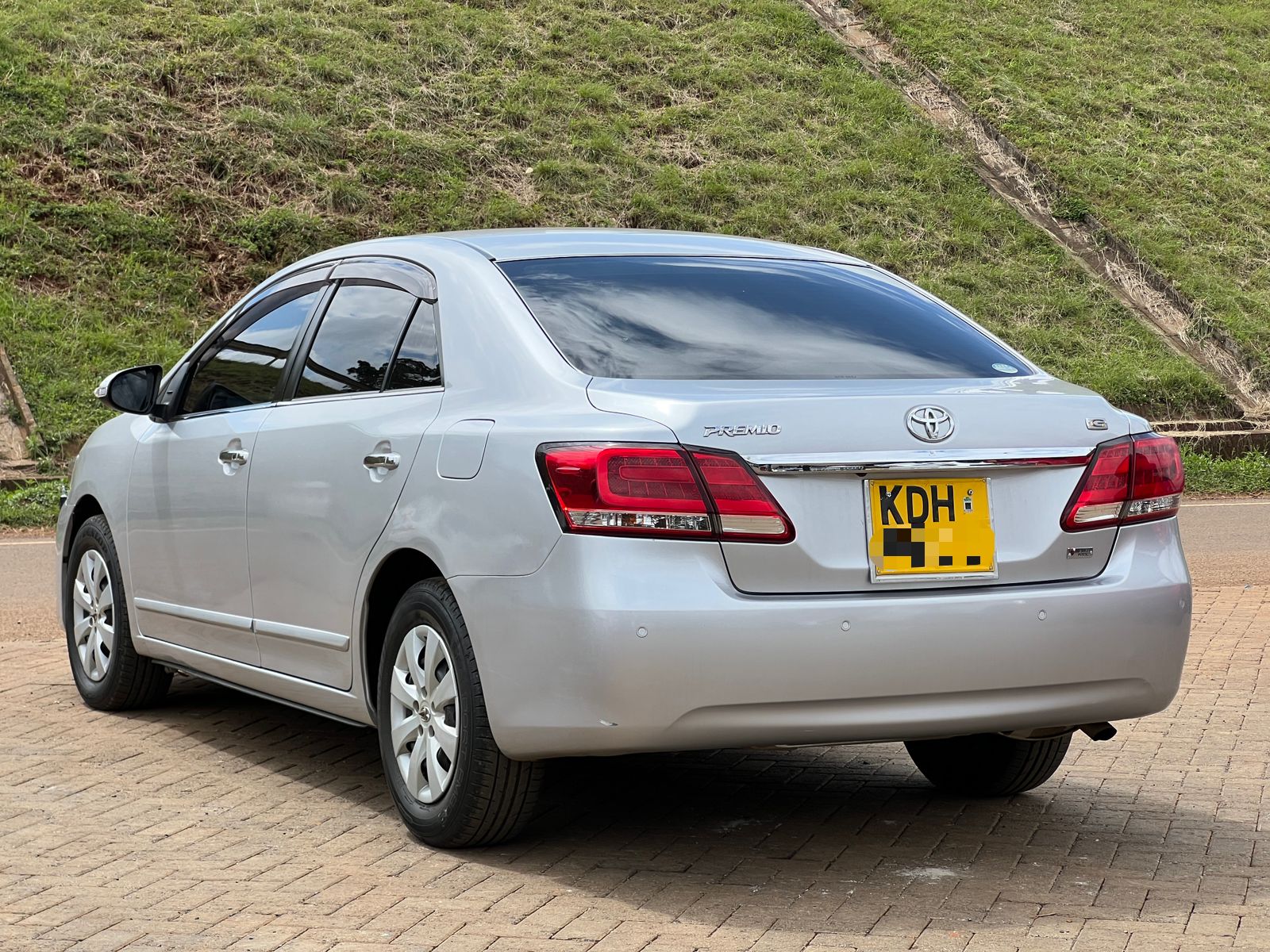 Toyota Premio 260 original image, kaiandkaro.com