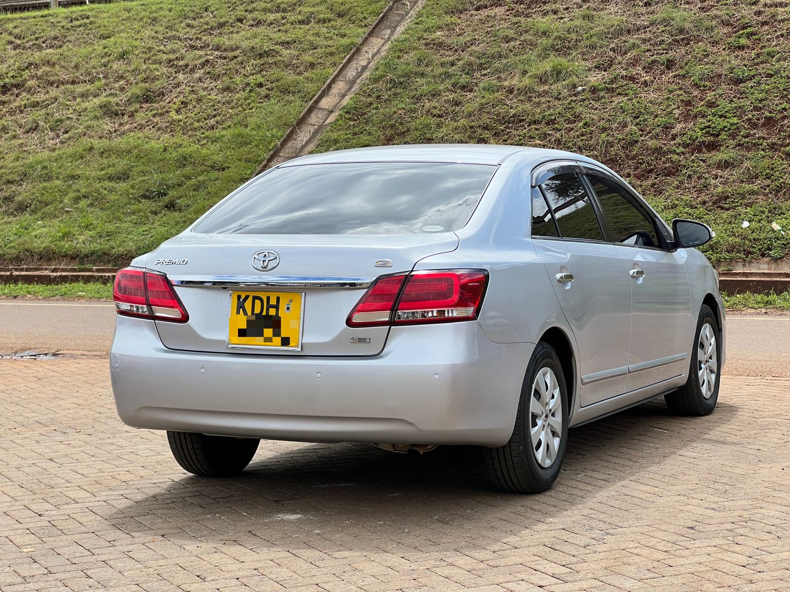 Toyota Premio 260 original image, kaiandkaro.com