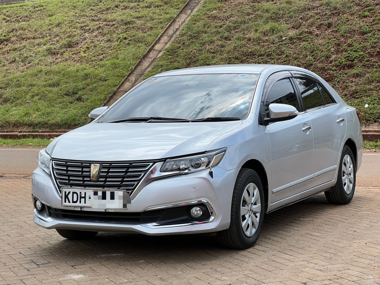 Toyota Premio 260 original image, kaiandkaro.com