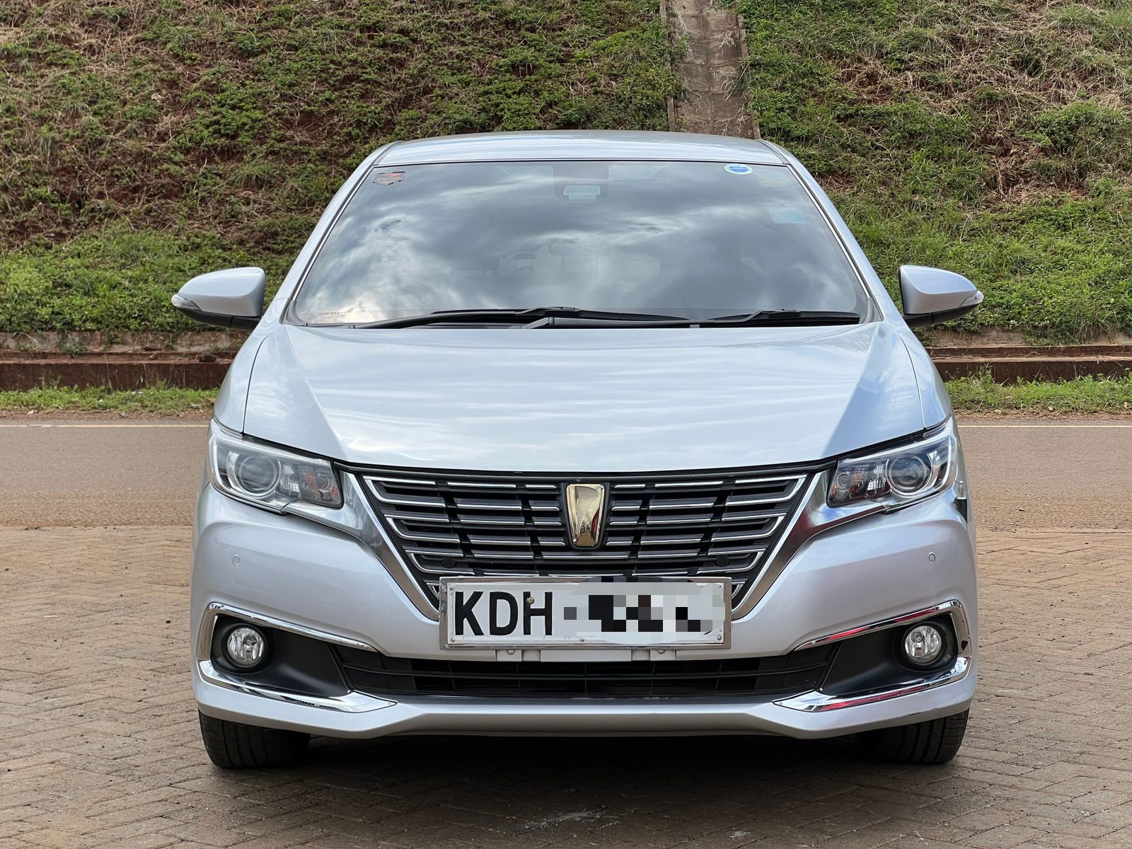 Toyota Premio 260 original image, kaiandkaro.com