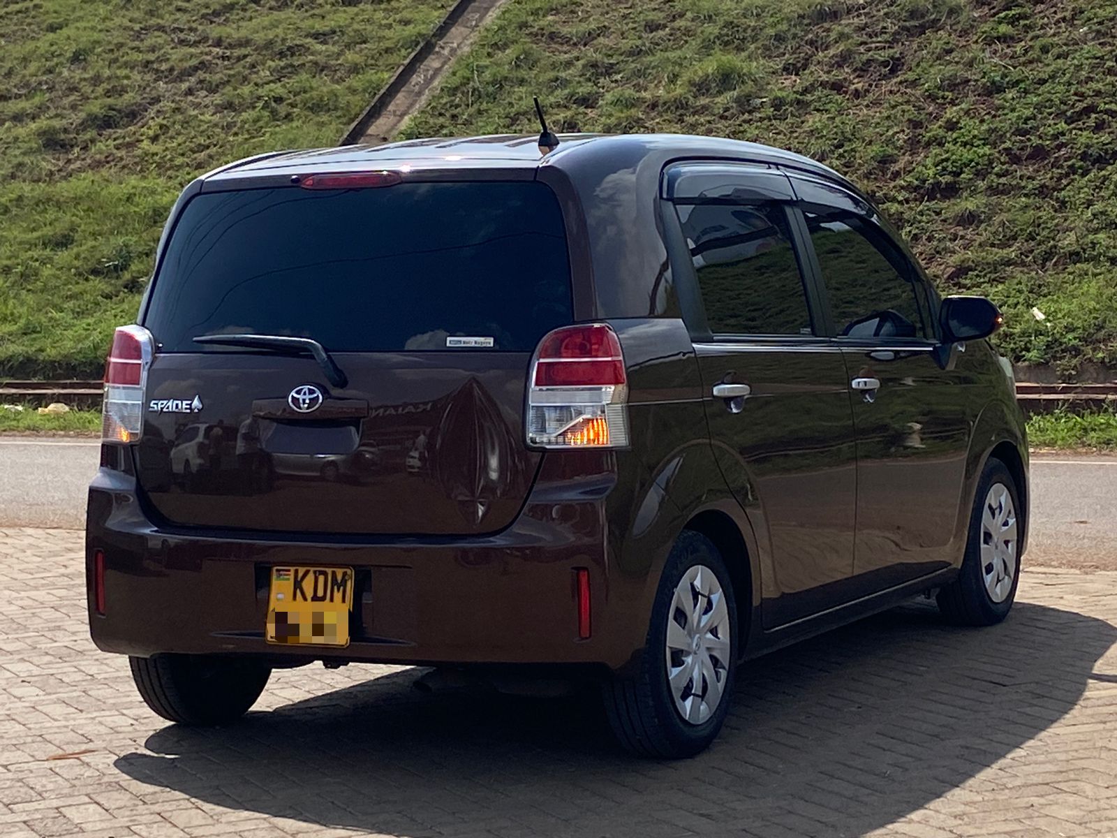 Toyota Spade original image, kaiandkaro.com