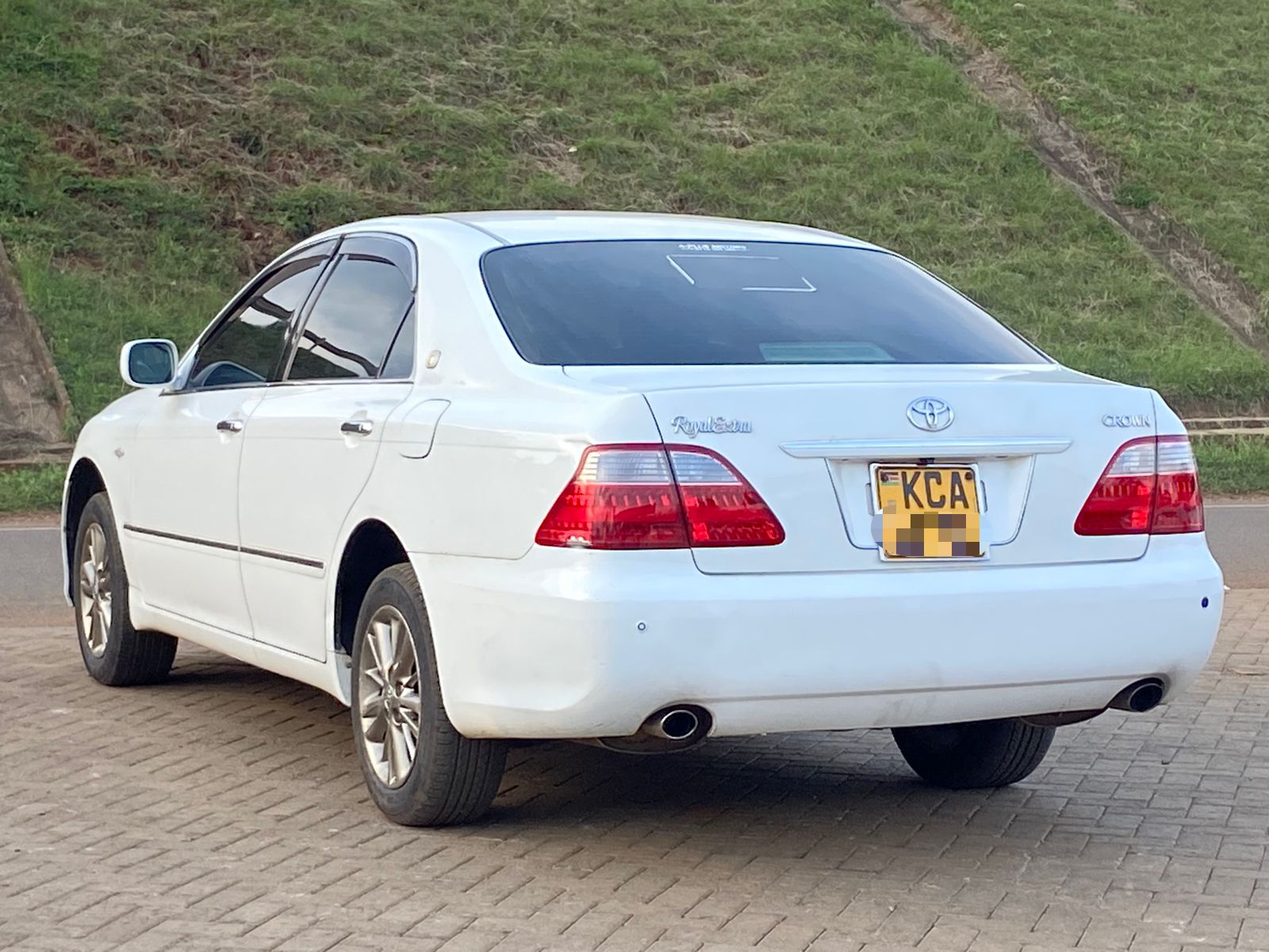 Toyota Crown Royal Saloon original image, kaiandkaro.com