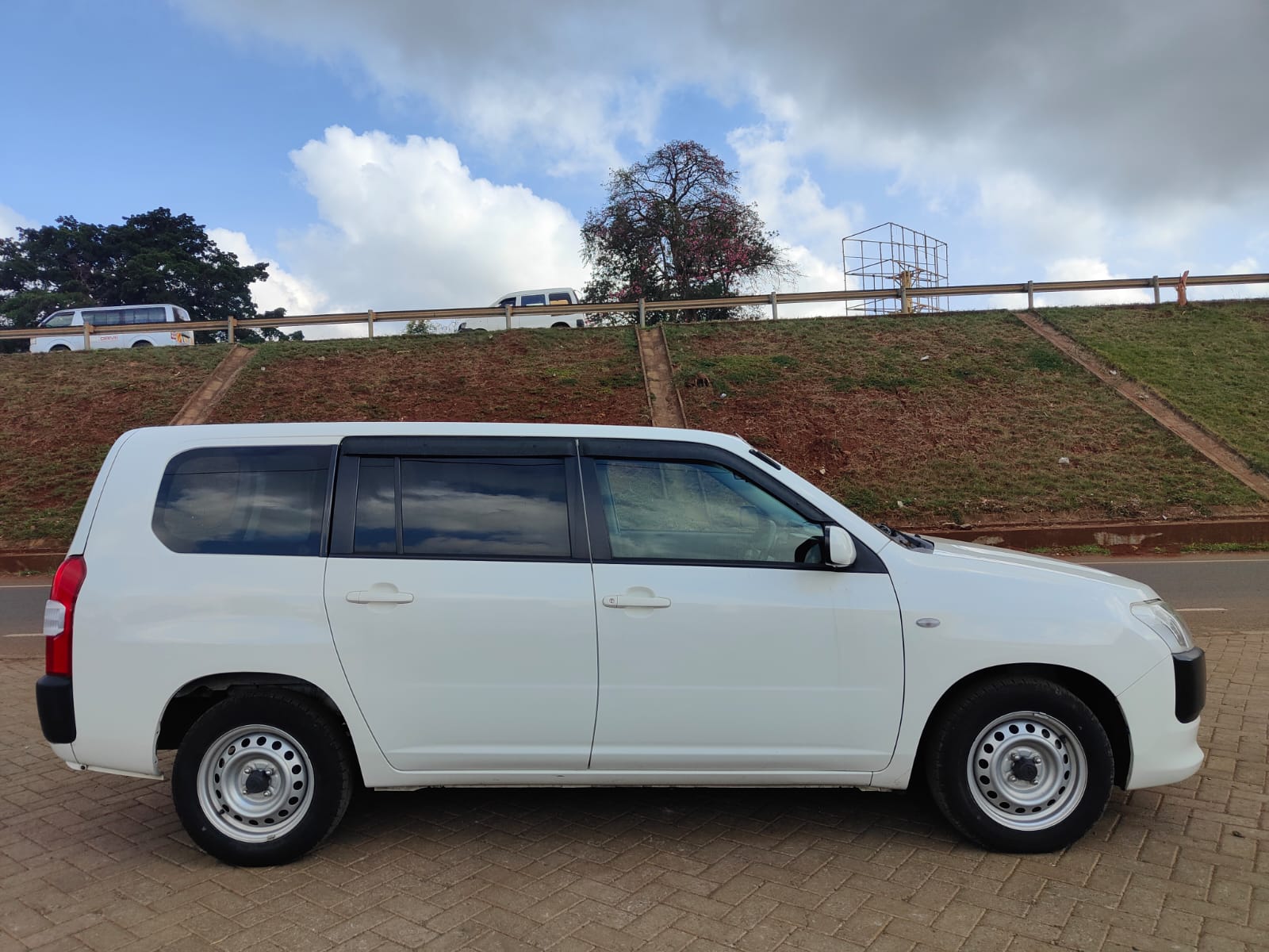 Toyota Probox original image, kaiandkaro.com