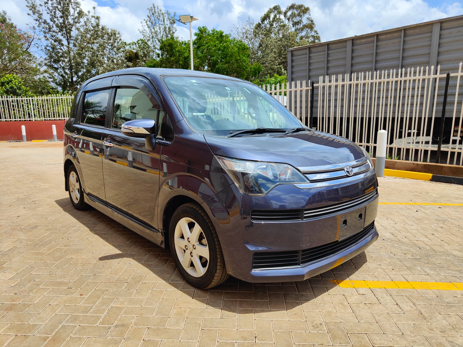 Toyota Spade original image, kaiandkaro.com