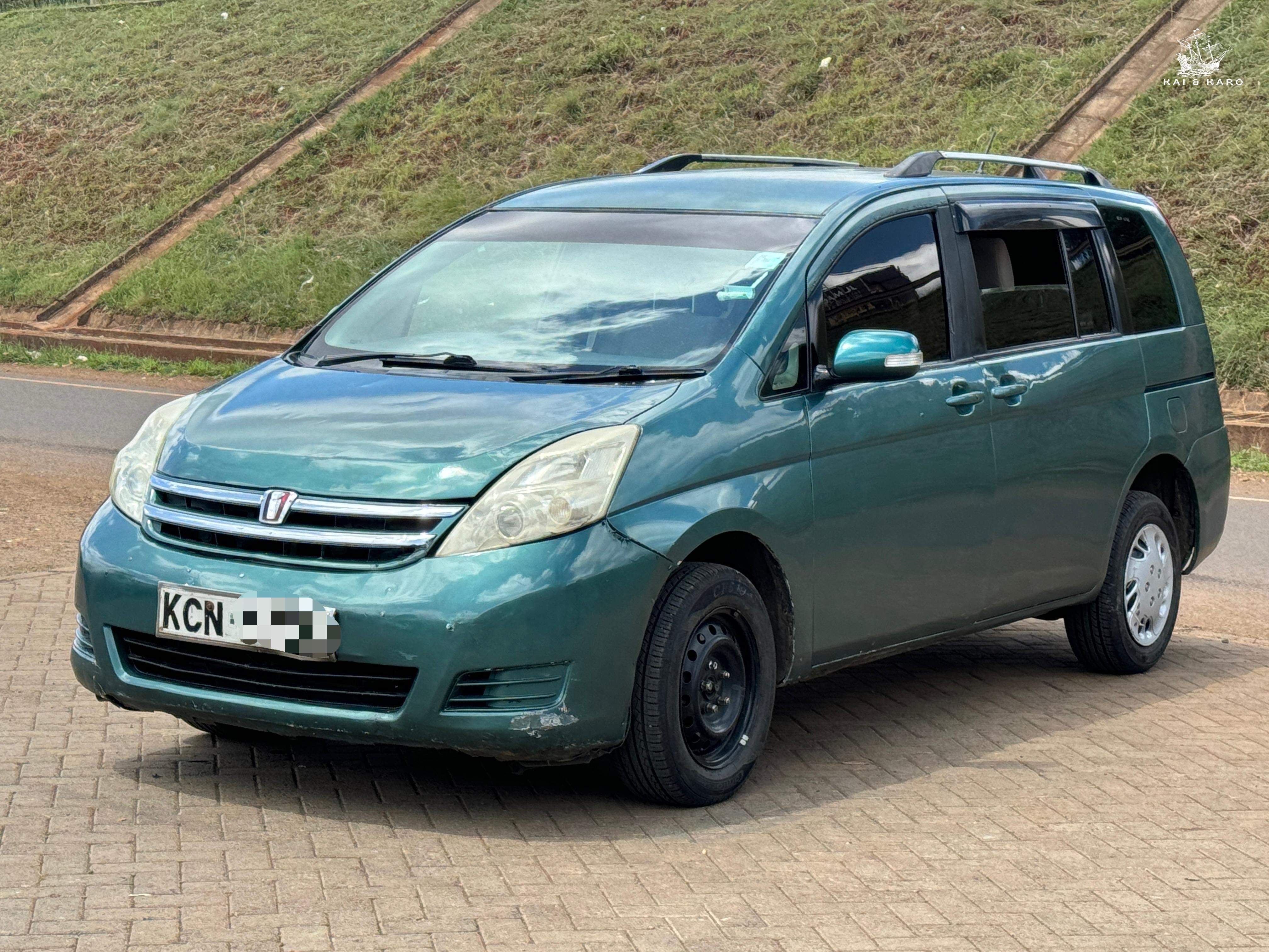 Toyota Isis original image, kaiandkaro.com