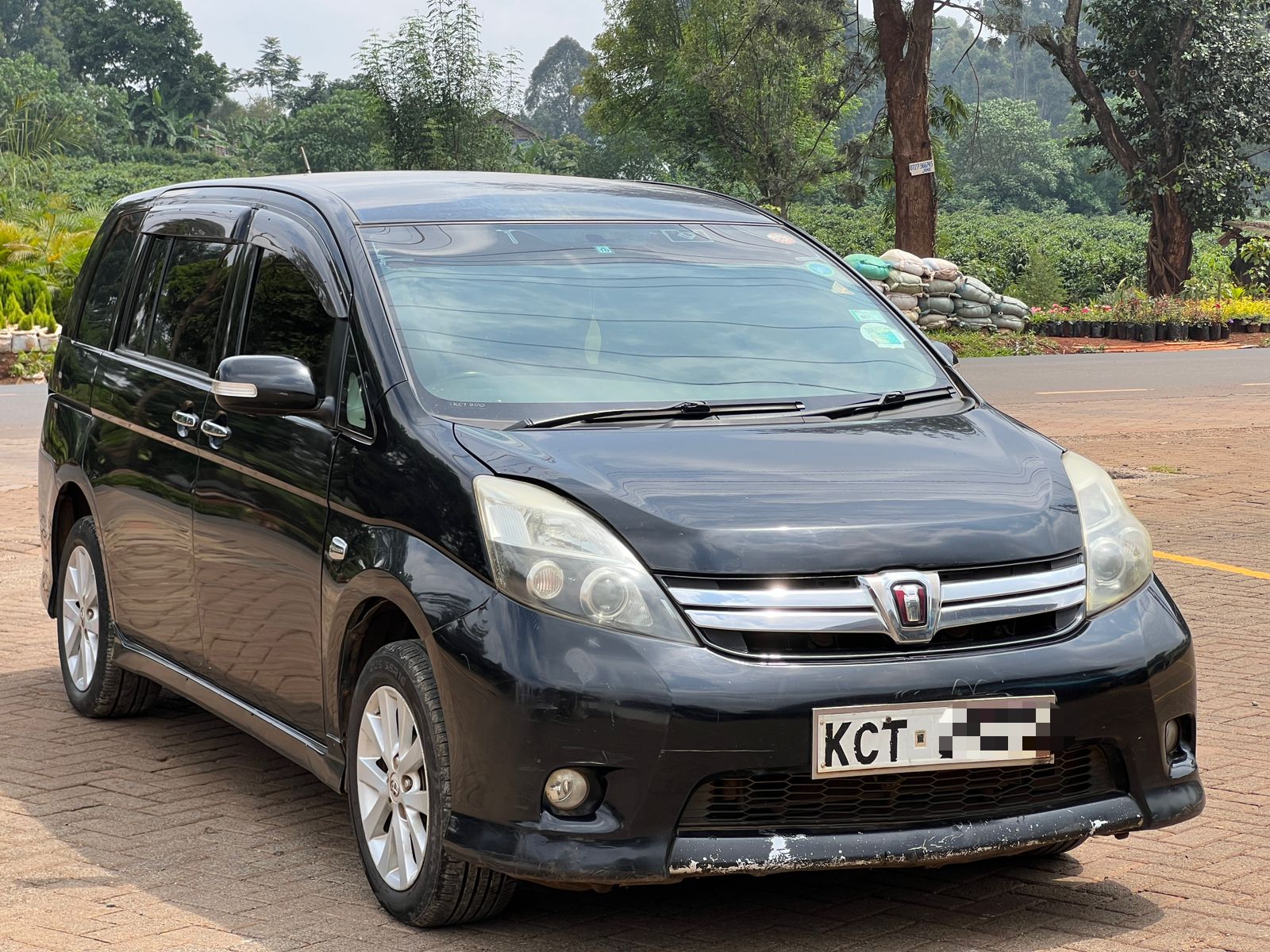 Toyota Isis | Kai & Karo | Car Dealership Kenya | New & Used Cars for Sale