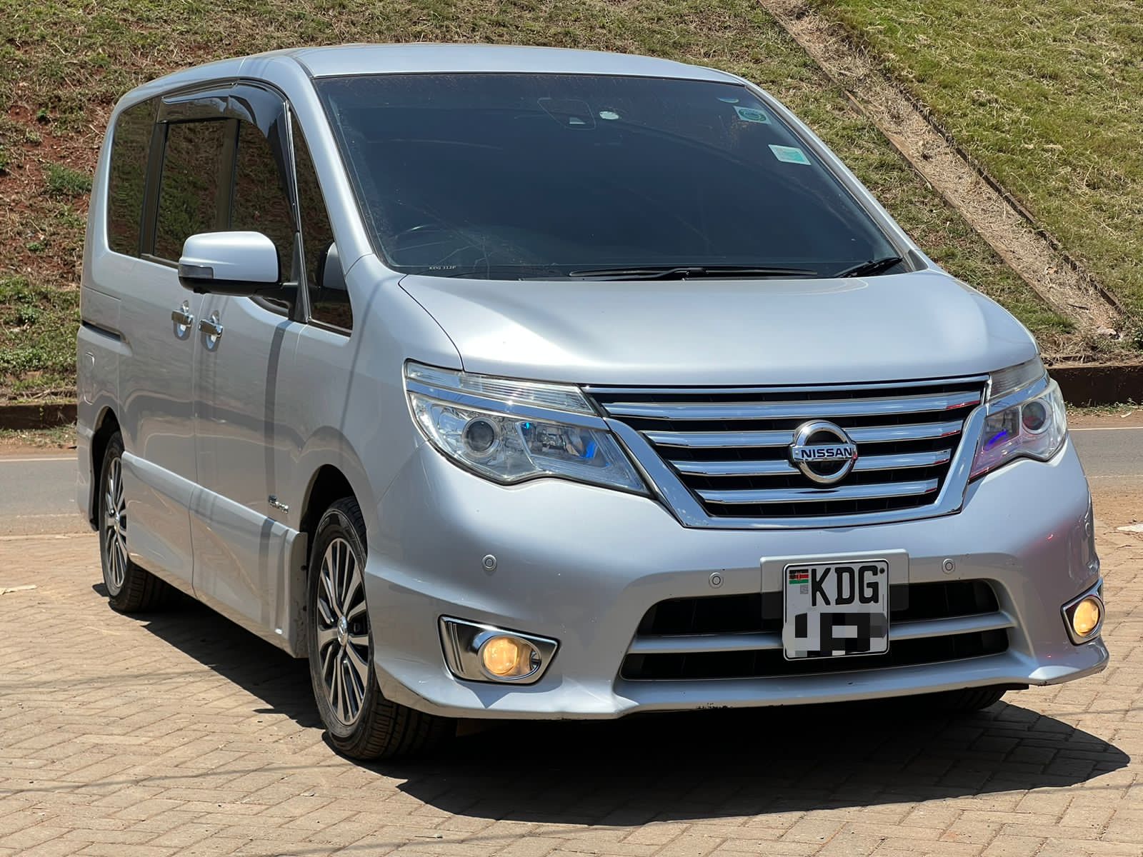 Nissan Serena Hybrid | Kai & Karo | Car Dealership Kenya | New & Used ...