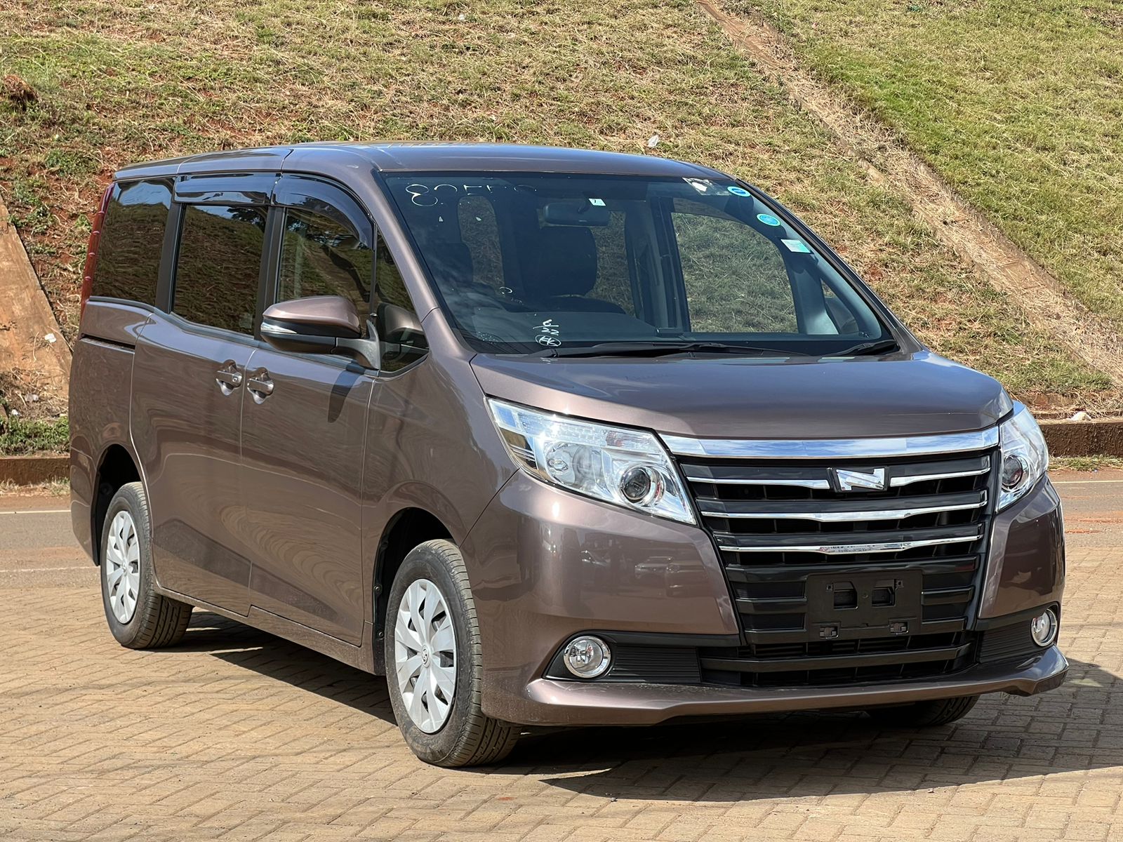 Toyota Noah | Kai & Karo | Car Dealership Kenya | New & Used Cars for Sale
