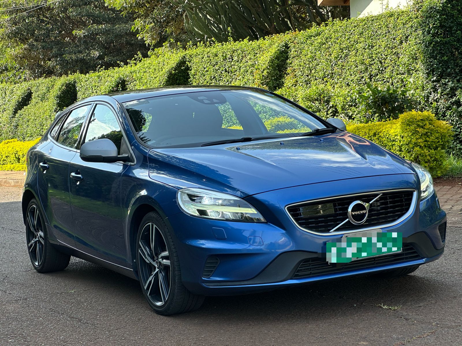 Volvo V40 T5 R-Design | Kai & Karo | Car Dealership Kenya | New & Used Cars for Sale