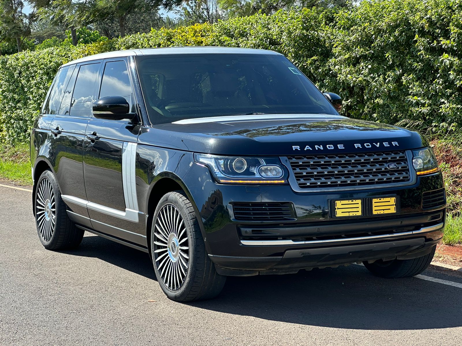 Range Rover Vogue HSE 3.0L SDV6 / PANO SUNROOF | Kai & Karo | Car ...